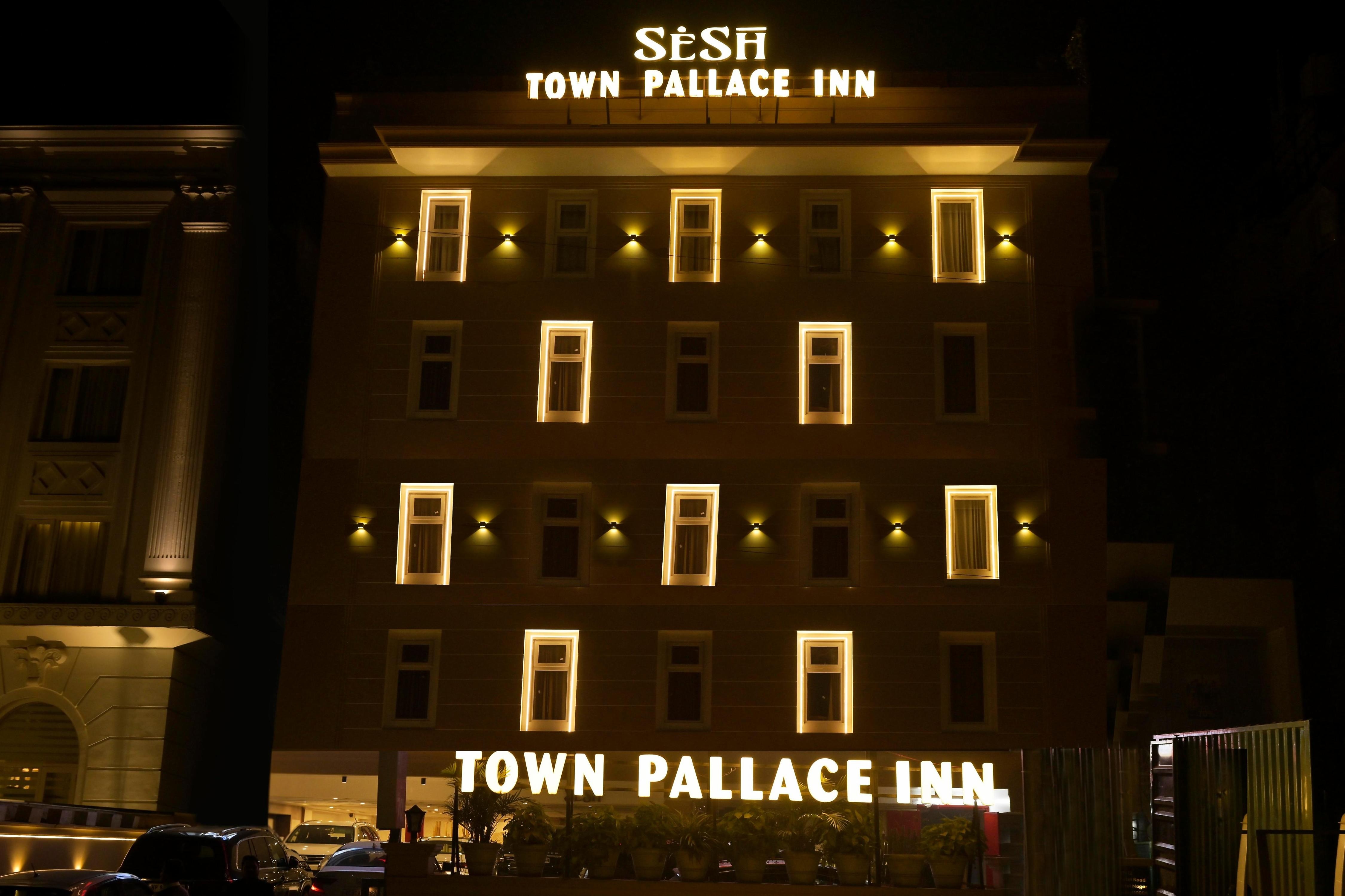Hotel Town Pallace Patel Nagar Delhi 𝗕𝗢𝗢𝗞 Delhi Hotel