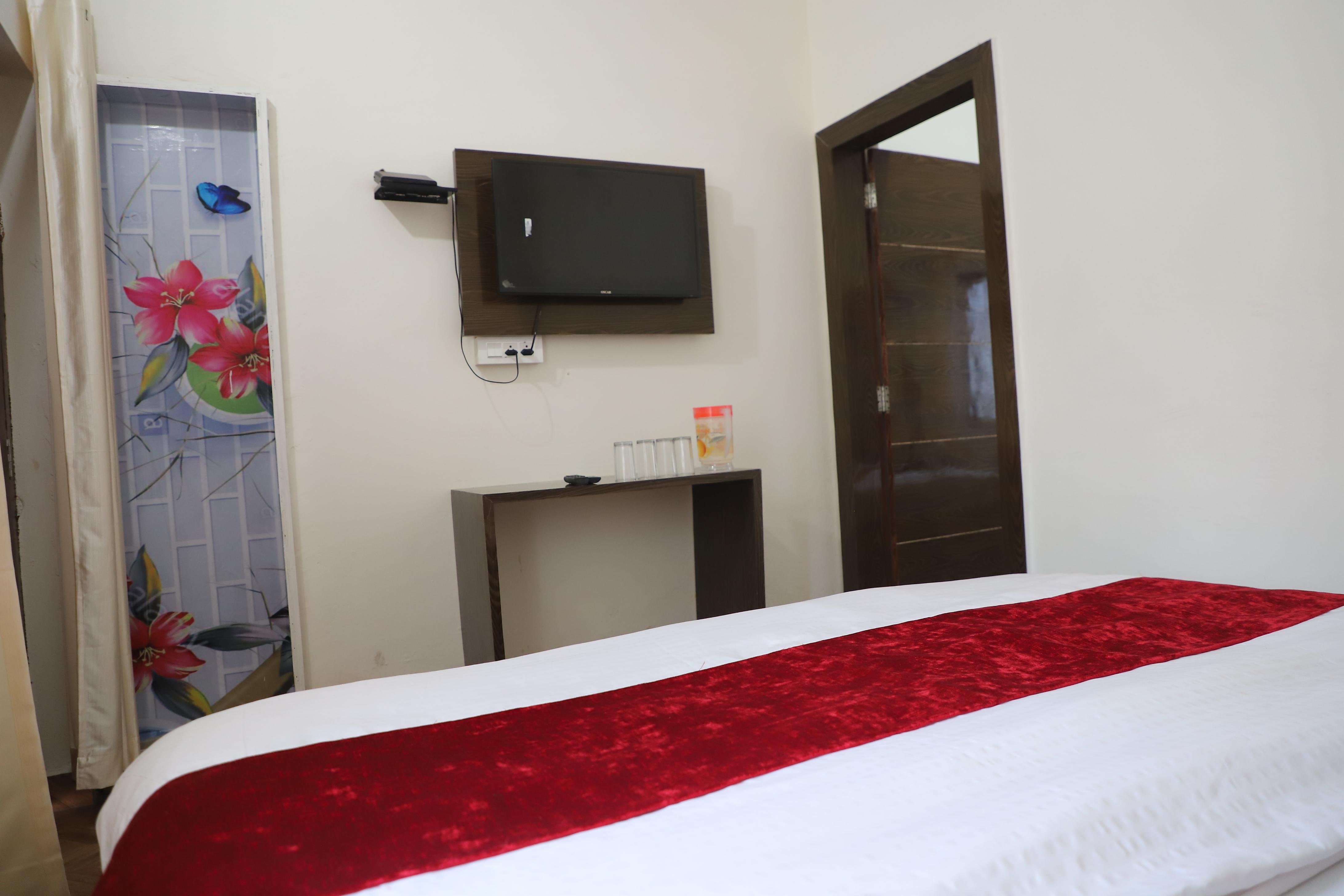 Hotel Divine Residency 𝗕𝗢𝗢𝗞 Joshimath Hotel 𝘄𝗶𝘁𝗵 ₹𝟬 𝗣𝗔𝗬𝗠𝗘𝗡𝗧
