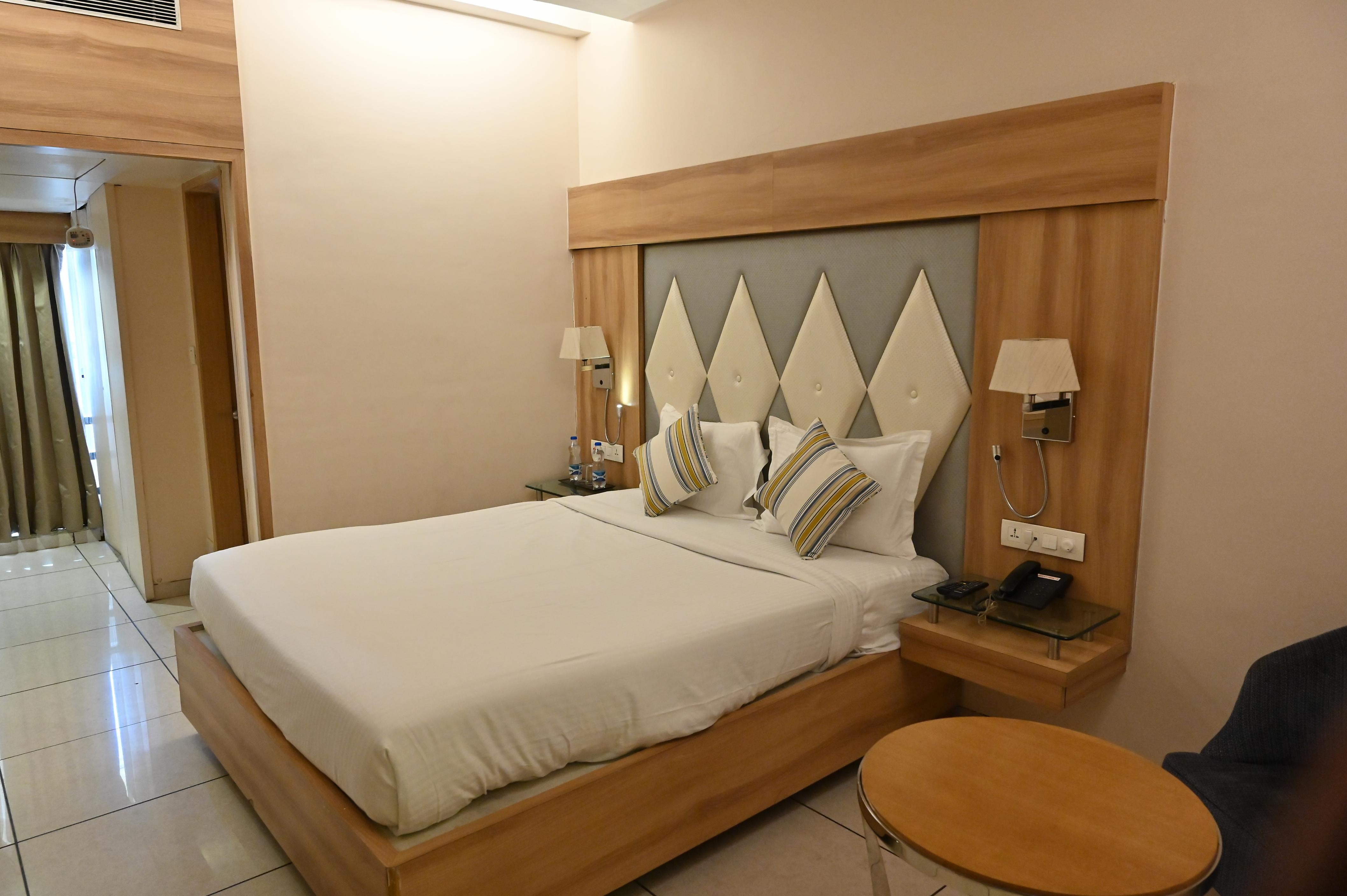 Rang Lords Inn Bharuch 𝗕𝗢𝗢𝗞 Bharuch Hotel 𝘄𝗶𝘁𝗵 𝗙𝗥𝗘𝗘 𝗖𝗮𝗻𝗰𝗲𝗹𝗹𝗮𝘁𝗶𝗼𝗻