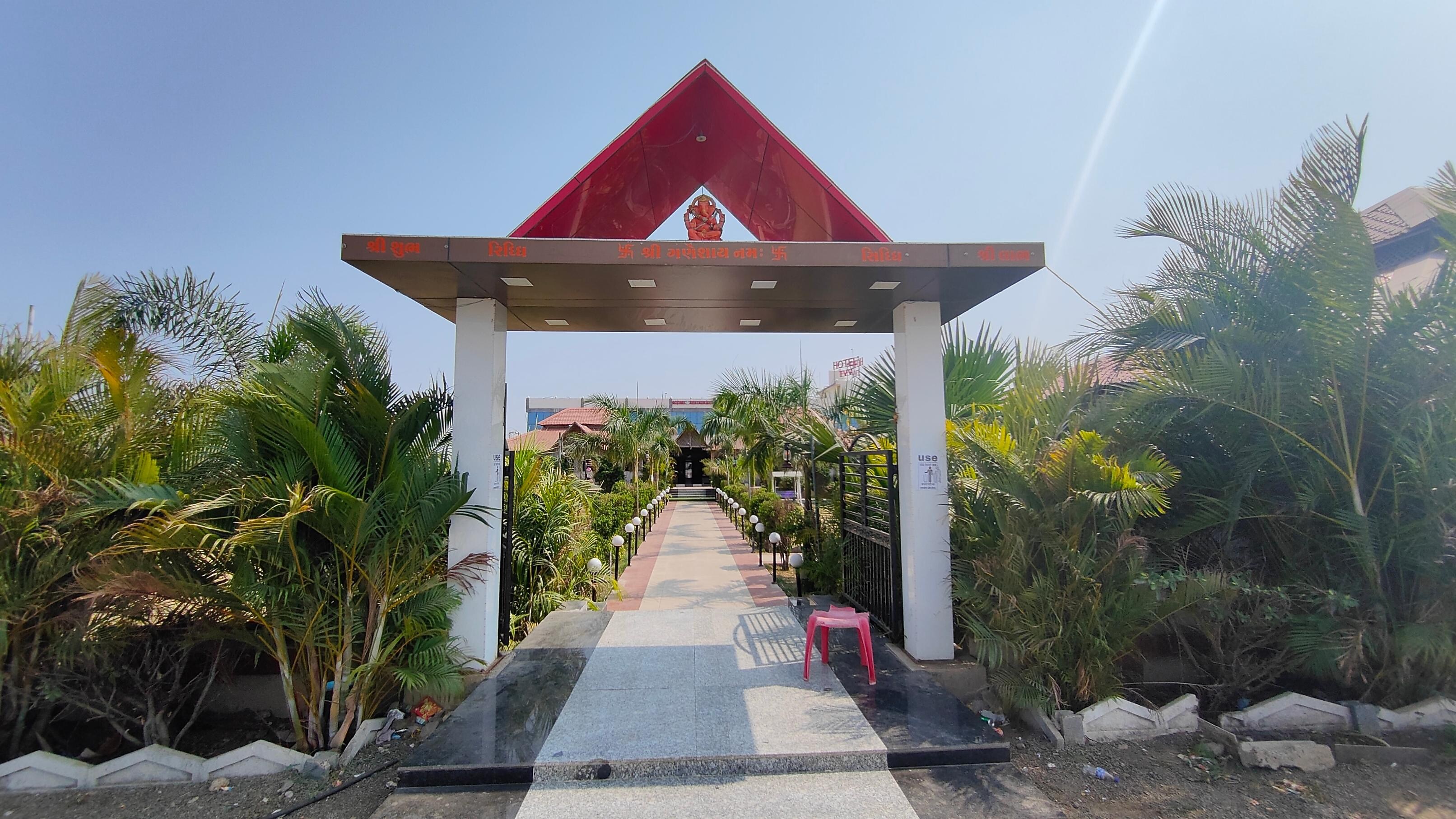 Hotel The Village View 𝗕𝗢𝗢𝗞 Jetpur Hotel 𝘄𝗶𝘁𝗵 ₹𝟬 𝗣𝗔𝗬𝗠𝗘𝗡𝗧