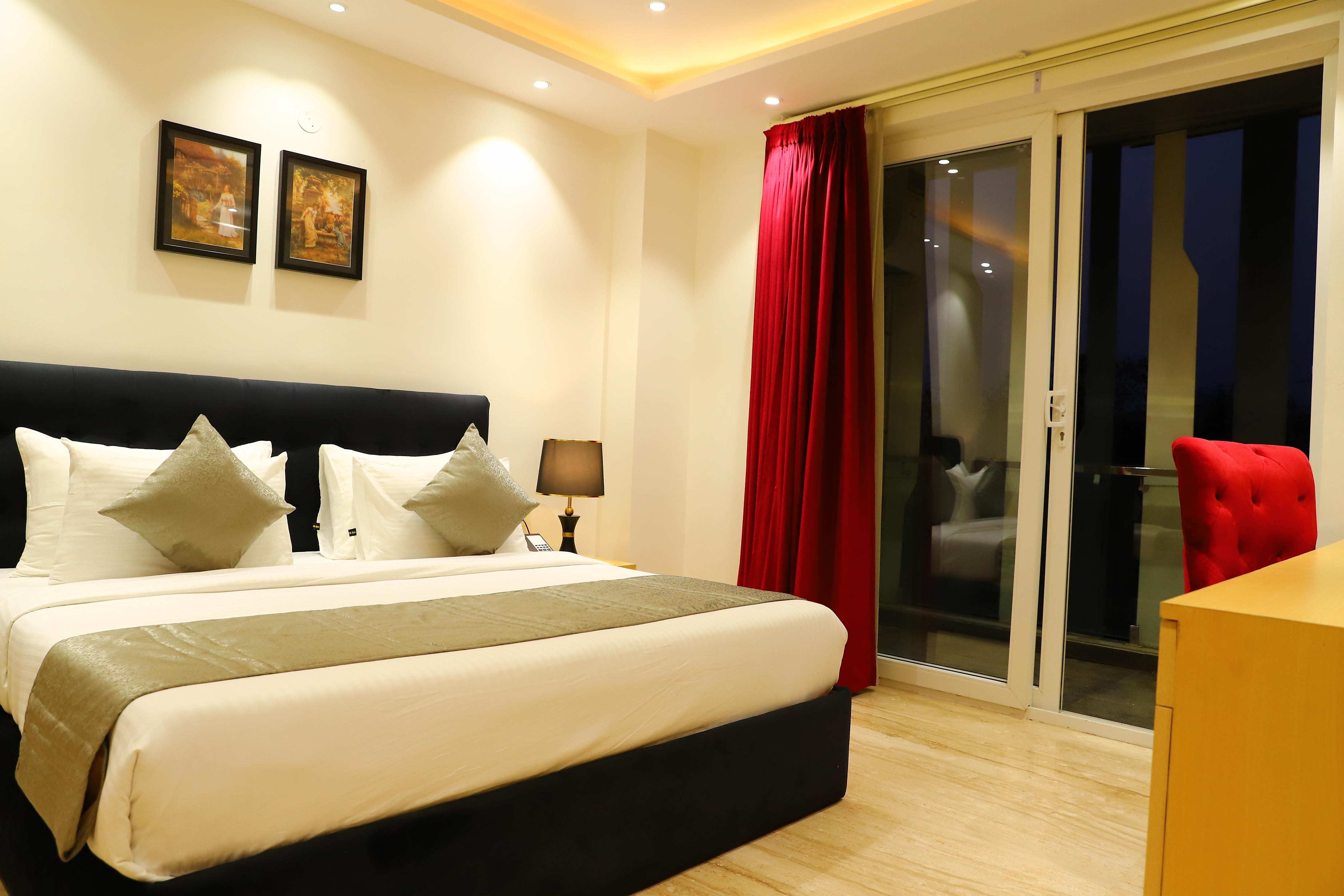 Hotel Malbork Inn @ Rajouri Garden, Delhi 𝗕𝗢𝗢𝗞 Delhi Hotel