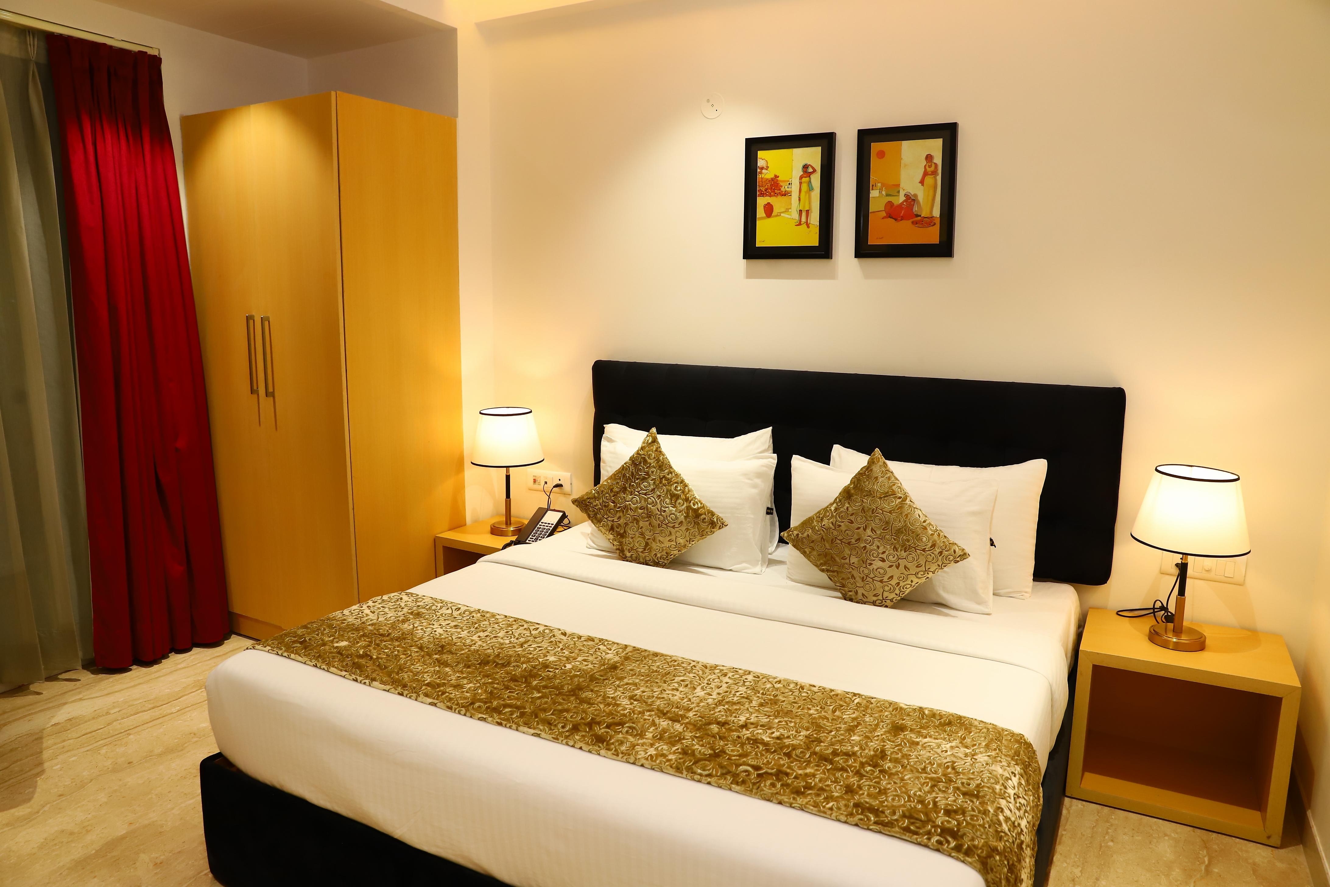 Hotel Malbork Inn @ Rajouri Garden, Delhi | Delhi Hotel BOOK @ ₹1