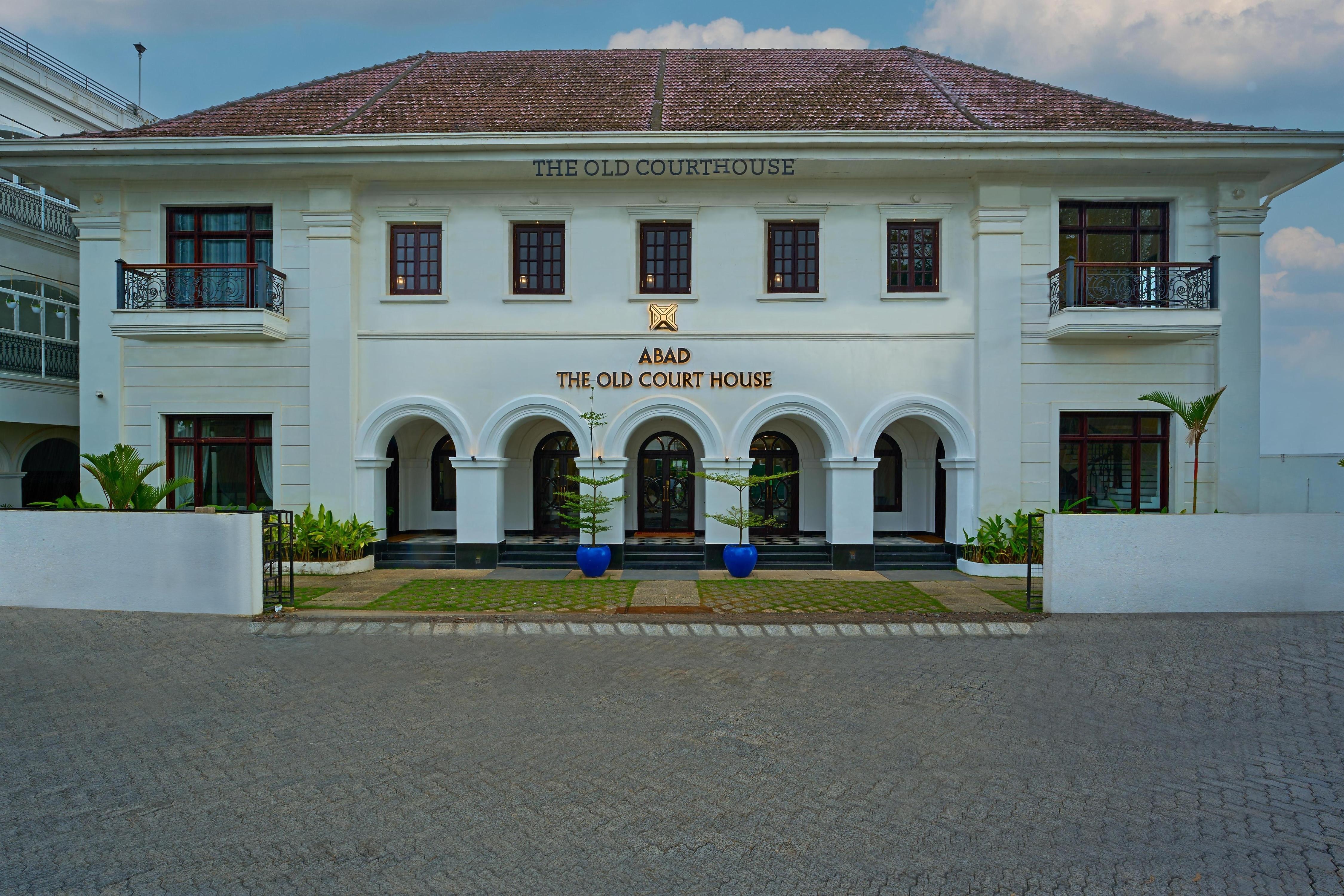 The Old Court House by Abad 𝗕𝗢𝗢𝗞 Cochin Hotel
