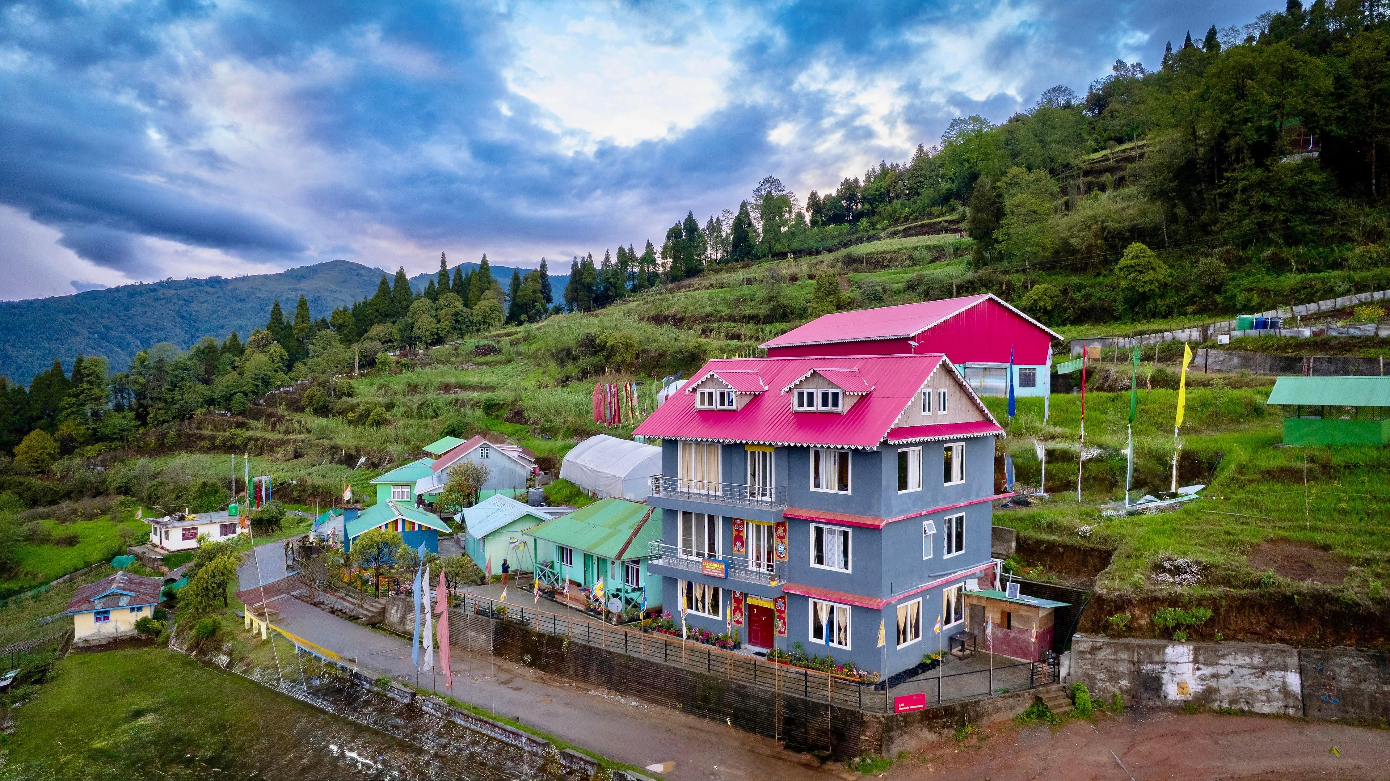 Lali Gurash Homestay- Okhrey 𝗕𝗢𝗢𝗞 Soreng Homestay