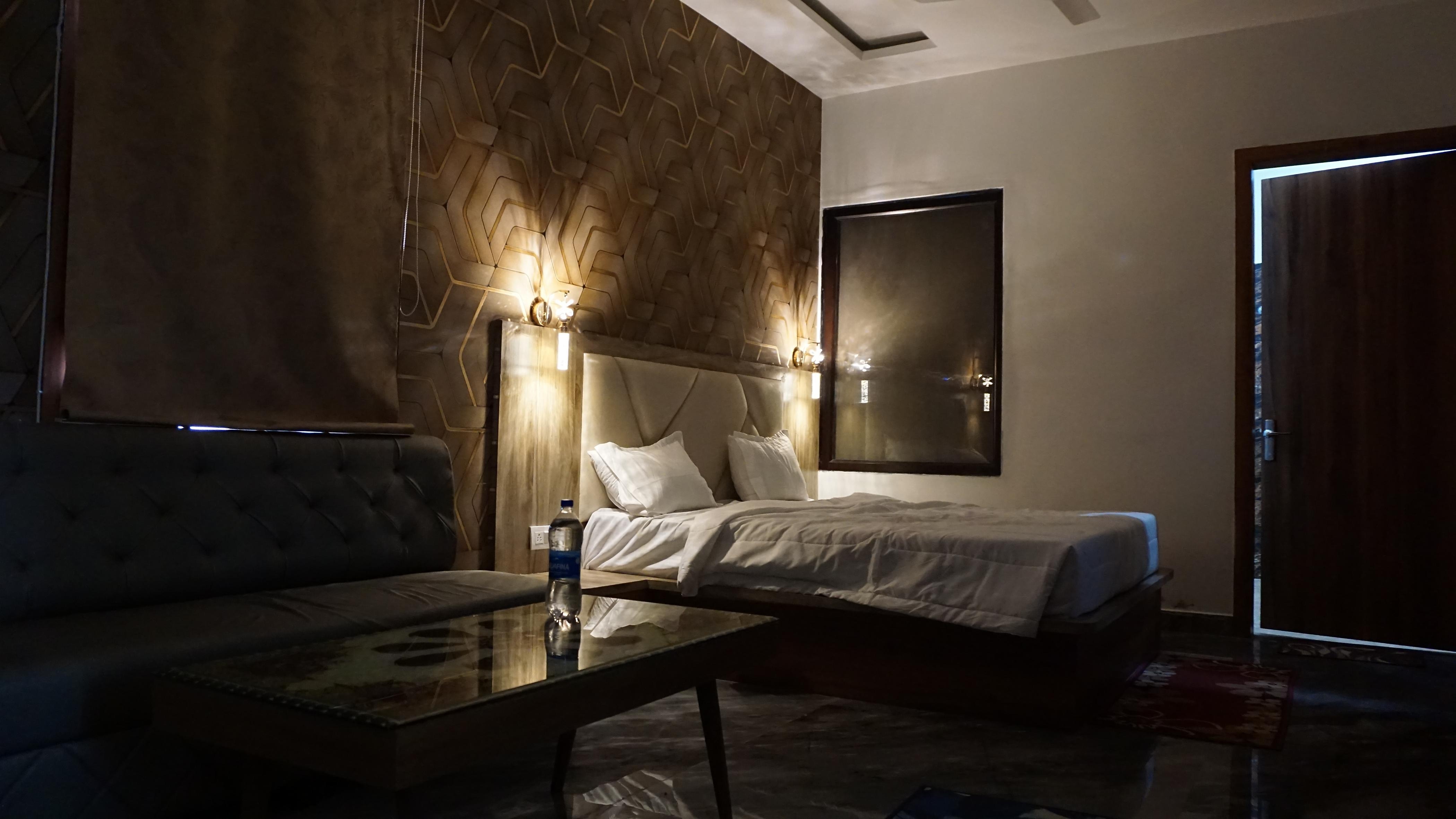 Hotel B P Emerald 𝗕𝗢𝗢𝗞 Mathura Hotel 𝘄𝗶𝘁𝗵 𝗙𝗥𝗘𝗘 𝗖𝗮𝗻𝗰𝗲𝗹𝗹𝗮𝘁𝗶𝗼𝗻