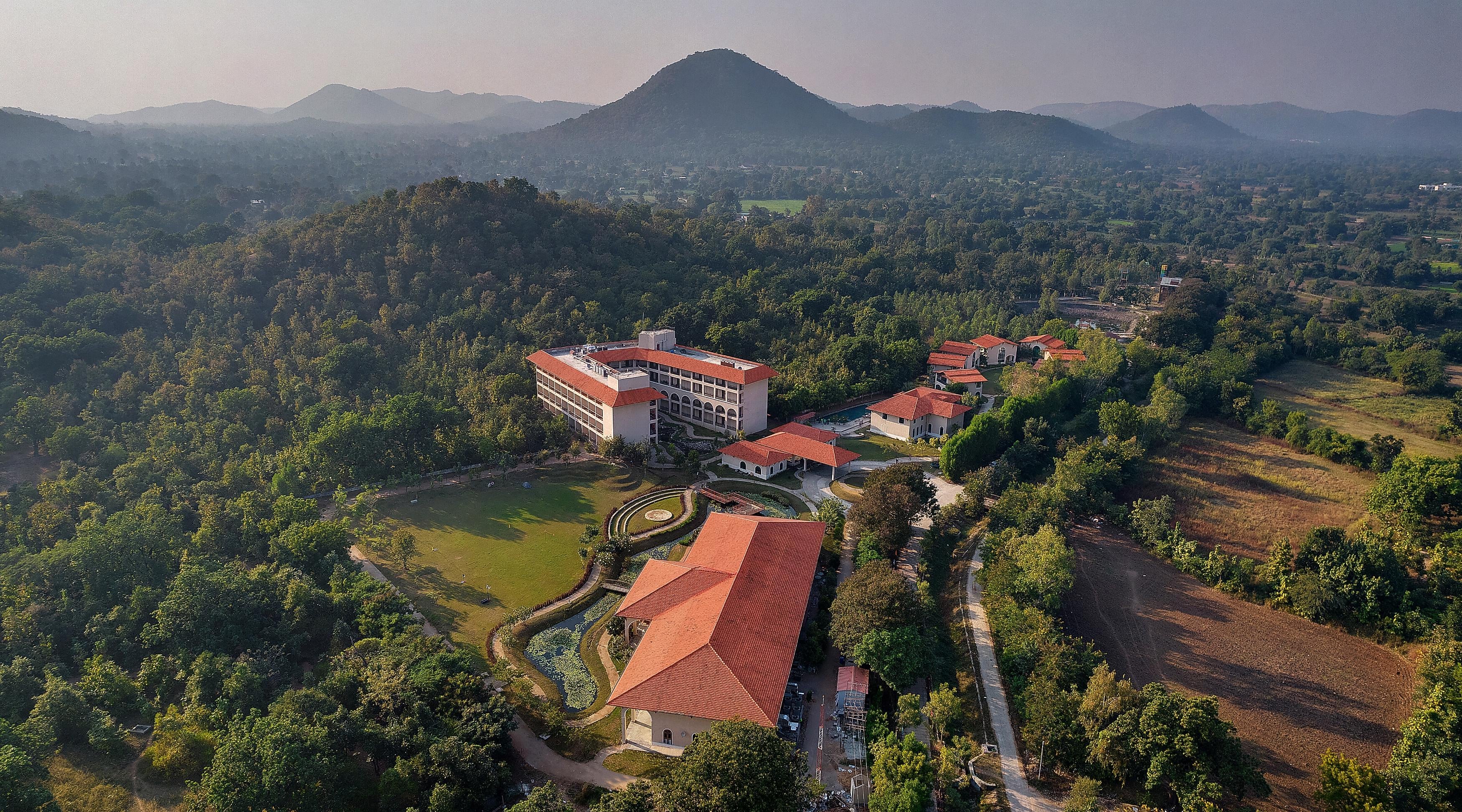 Basalt Paradise Resort and Spa 𝗕𝗢𝗢𝗞 Halol Hotel