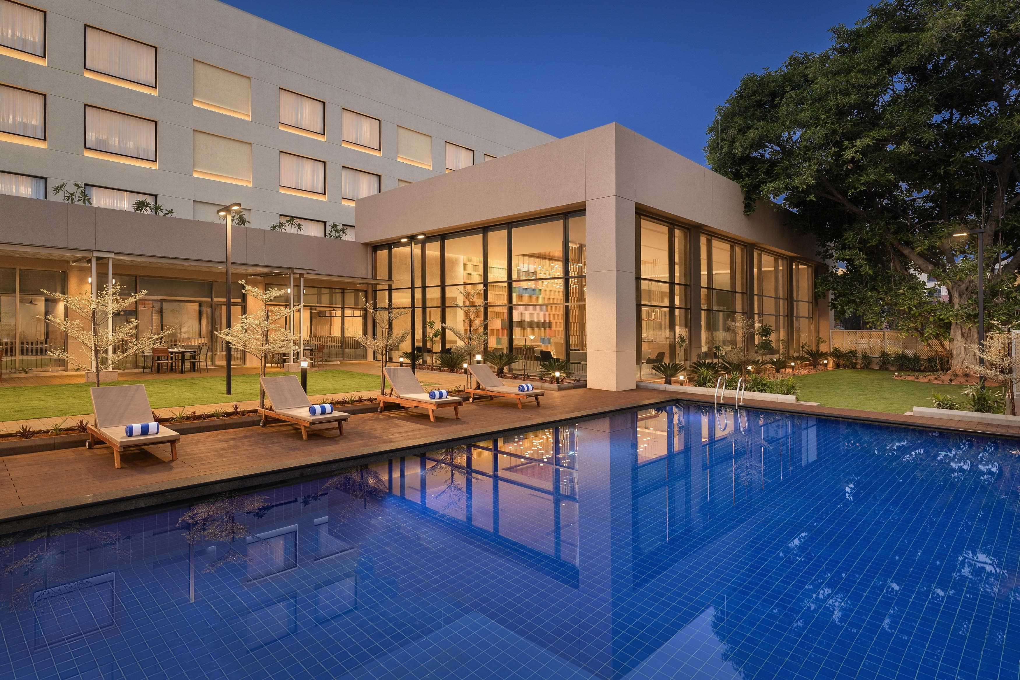 Courtyard by Marriott Tiruchirappalli 𝗕𝗢𝗢𝗞 Tiruchirappalli Hotel 𝘄𝗶𝘁𝗵 ...