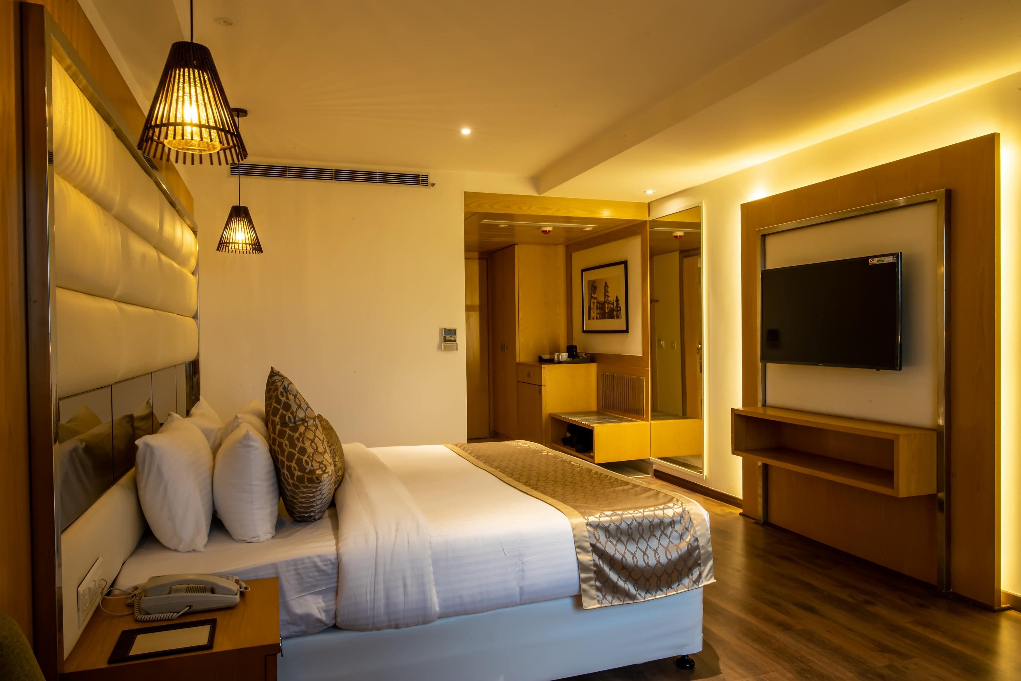 The Pristine Hotel 𝗕𝗢𝗢𝗞 Kanpur Hotel 𝘄𝗶𝘁𝗵 𝗙𝗥𝗘𝗘 𝗖𝗮𝗻𝗰𝗲𝗹𝗹𝗮𝘁𝗶𝗼𝗻