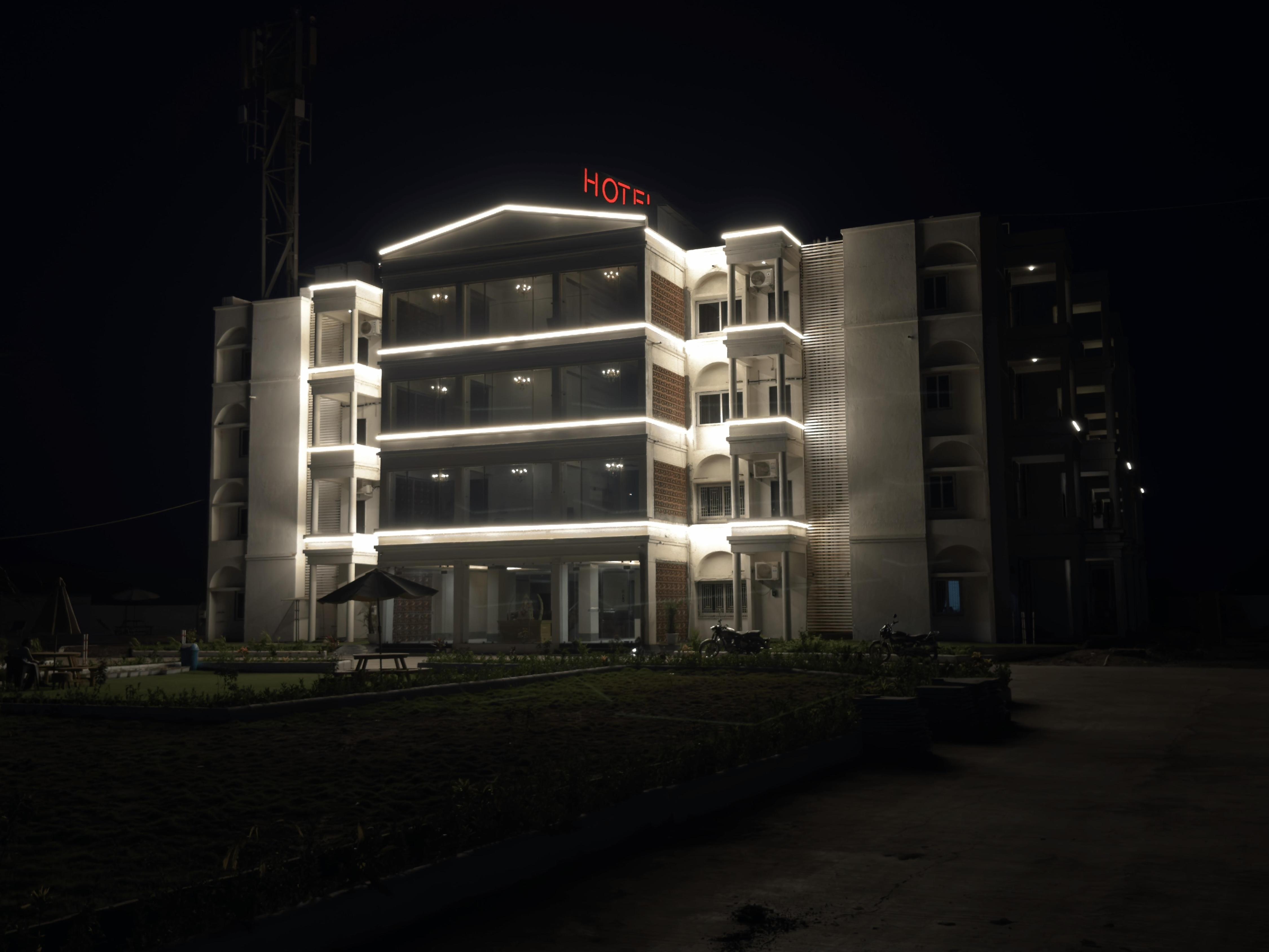 Hotel Millennium Plaza 𝗕𝗢𝗢𝗞 Jamnagar Hotel