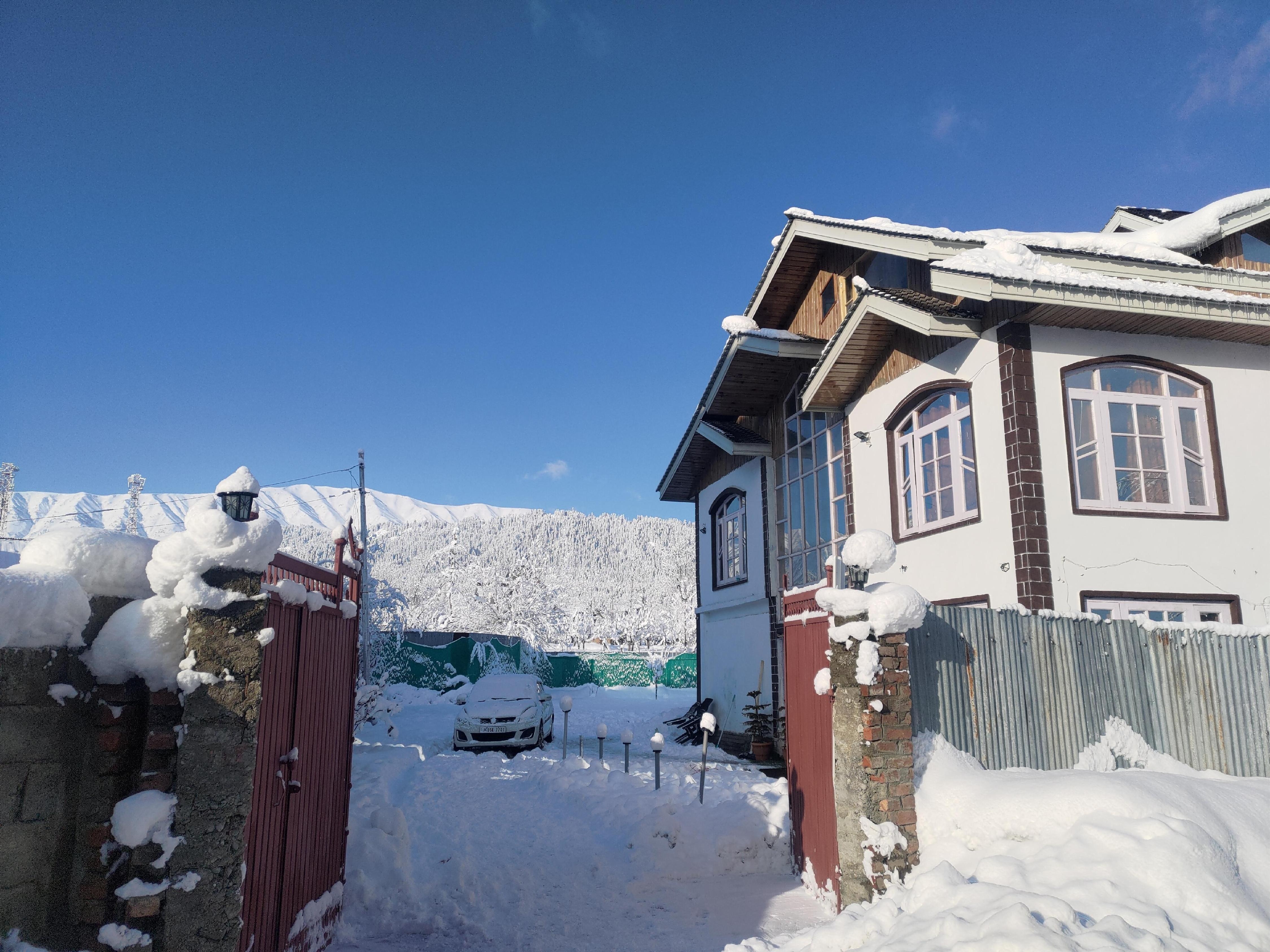 The Gulmarg Gateway Resort | Centrally Heated Rooms Gulmarg - Reviews ...