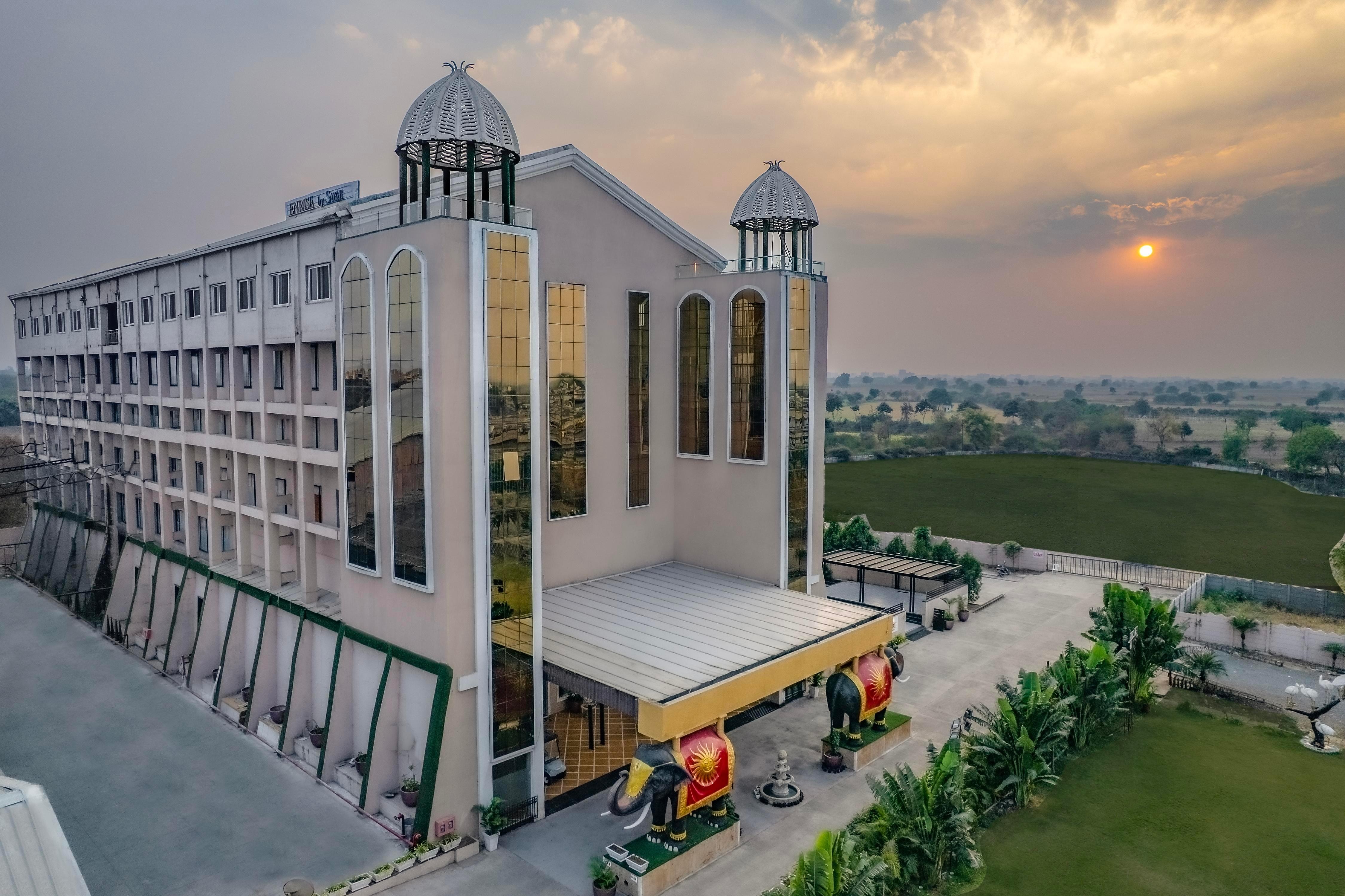 Enrise By Sayaji Amravati 𝗕𝗢𝗢𝗞 Amravati Hotel