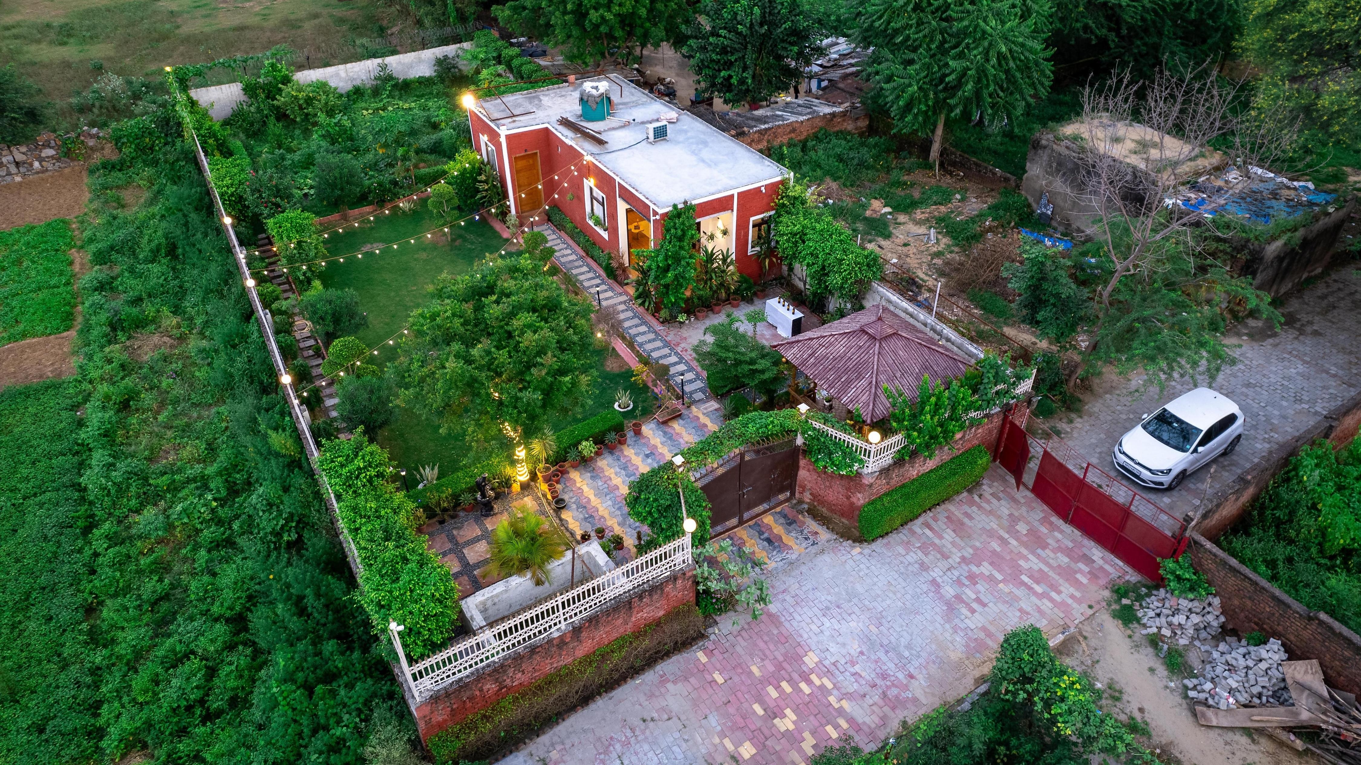 Nirvair Farmhouse | Private Villa in Sainik Farms 𝗕𝗢𝗢𝗞 Delhi Farm House
