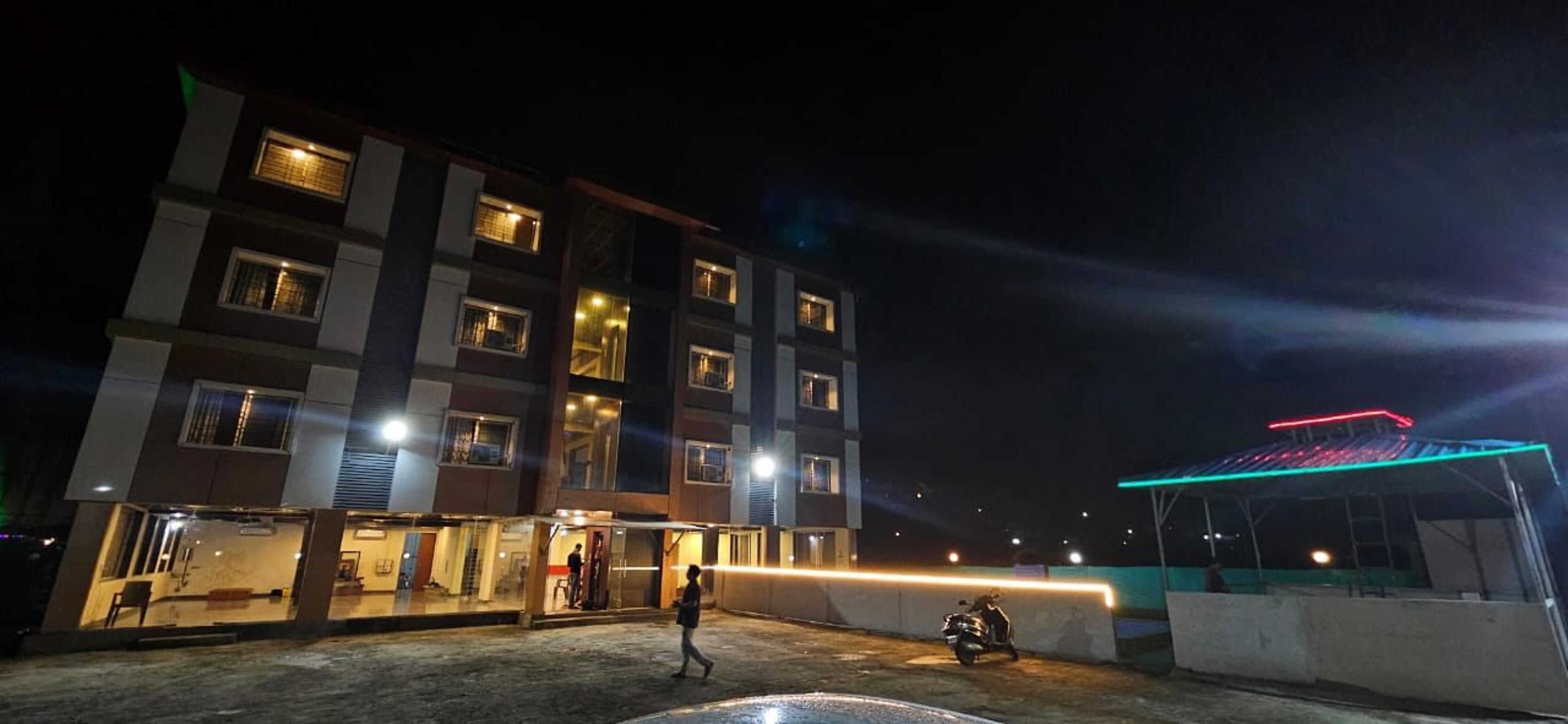 Hotel Sandesh Palace 𝗕𝗢𝗢𝗞 Lonavala Hotel 𝘄𝗶𝘁𝗵 ₹𝟬 𝗣𝗔𝗬𝗠𝗘𝗡𝗧