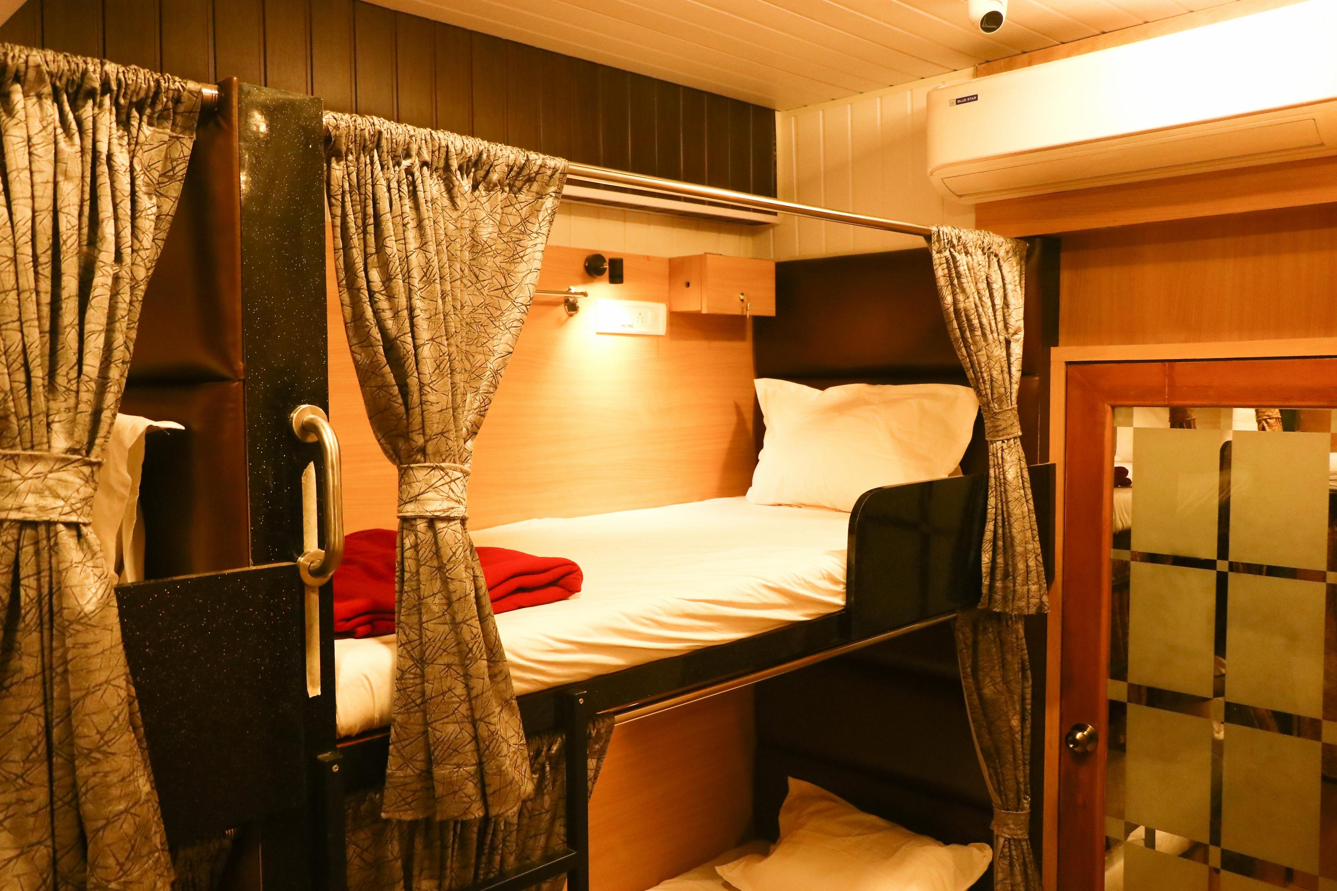 DORMITORY INN 𝗕𝗢𝗢𝗞 Mumbai Hostel