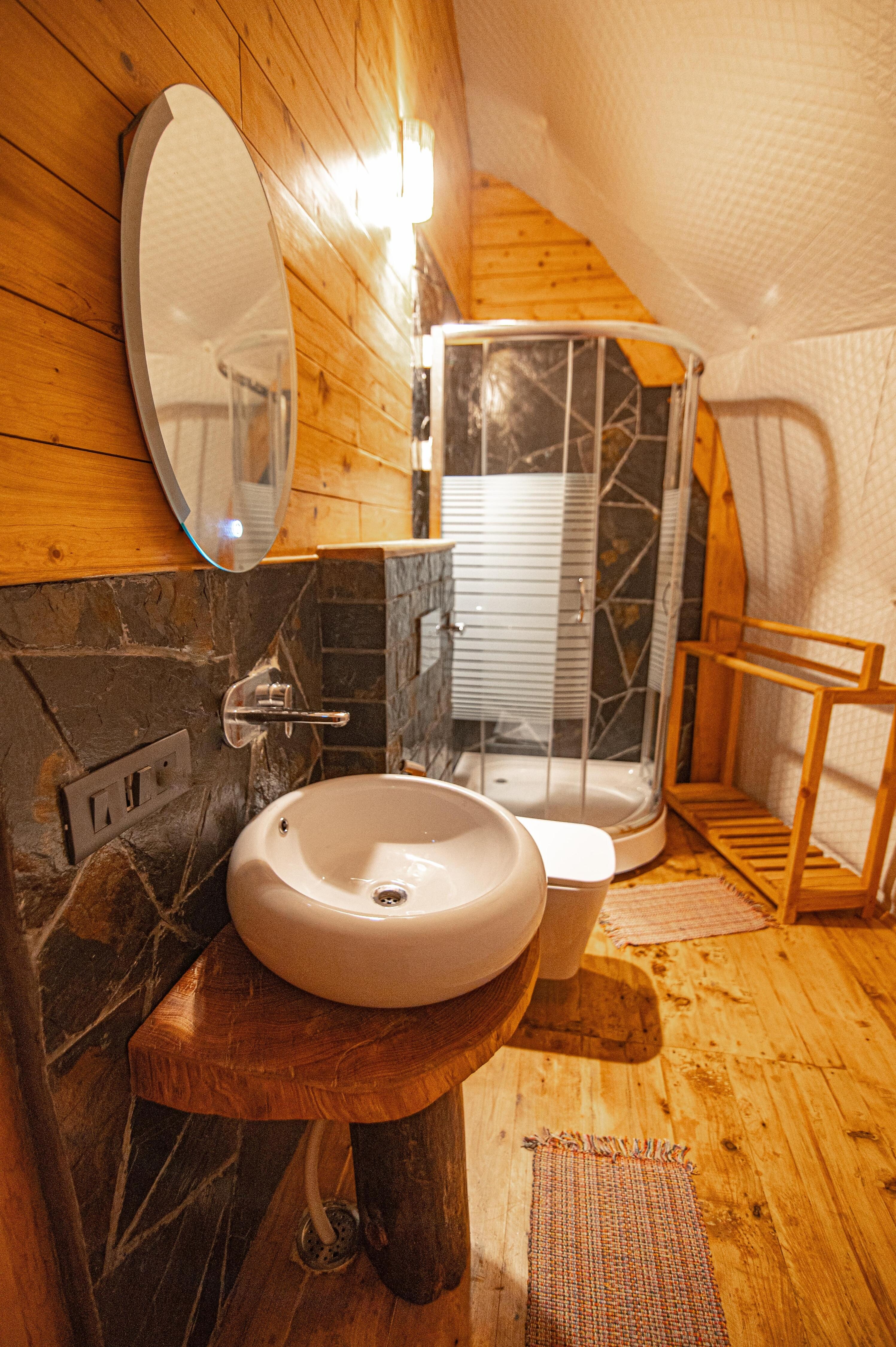 Glamo Home Cheog Shimla 𝗕𝗢𝗢𝗞 Theog Luxury Camp 𝘄𝗶𝘁𝗵 ₹𝟬 𝗣𝗔𝗬𝗠𝗘𝗡𝗧