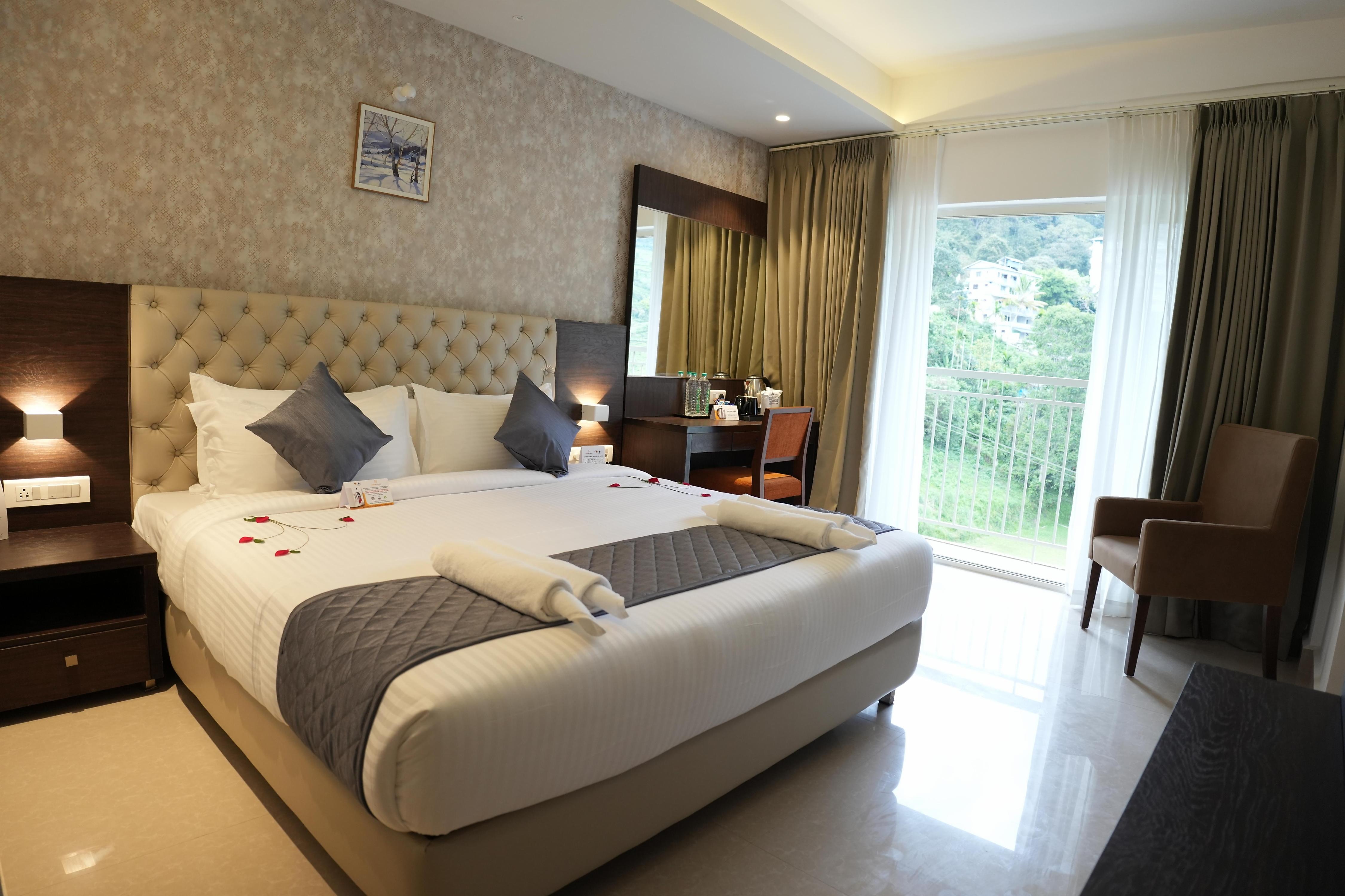 Golden Munnar Palace By Hawk Hospitality 𝗕𝗢𝗢𝗞 Munnar Resort 𝘄𝗶𝘁𝗵 ₹𝟬 𝗣𝗔𝗬𝗠𝗘𝗡𝗧
