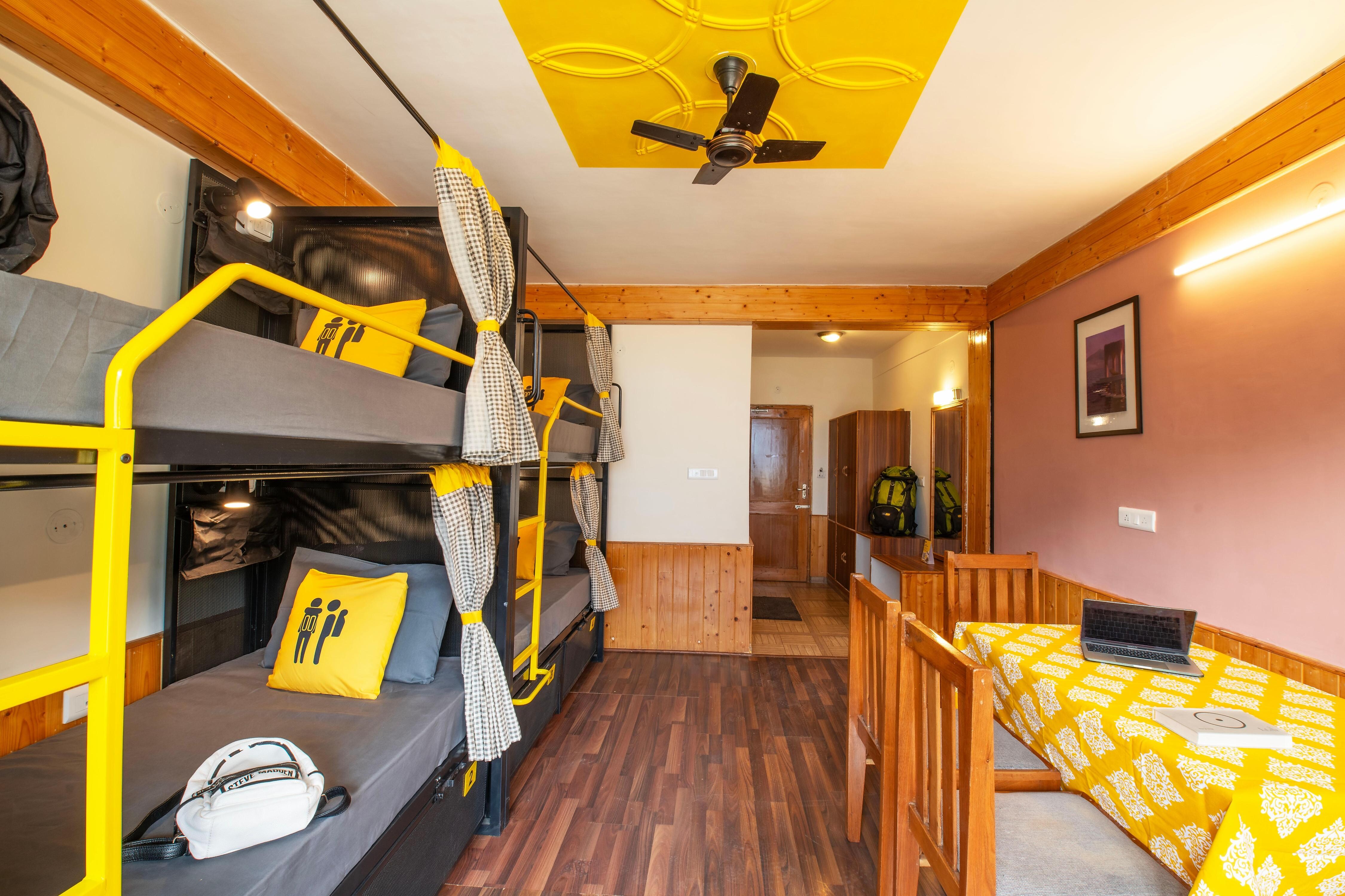 The Hosteller Manali, Old Manali 𝗕𝗢𝗢𝗞 Manali Hostel 𝘄𝗶𝘁𝗵 ₹𝟬 𝗣𝗔𝗬𝗠𝗘𝗡𝗧