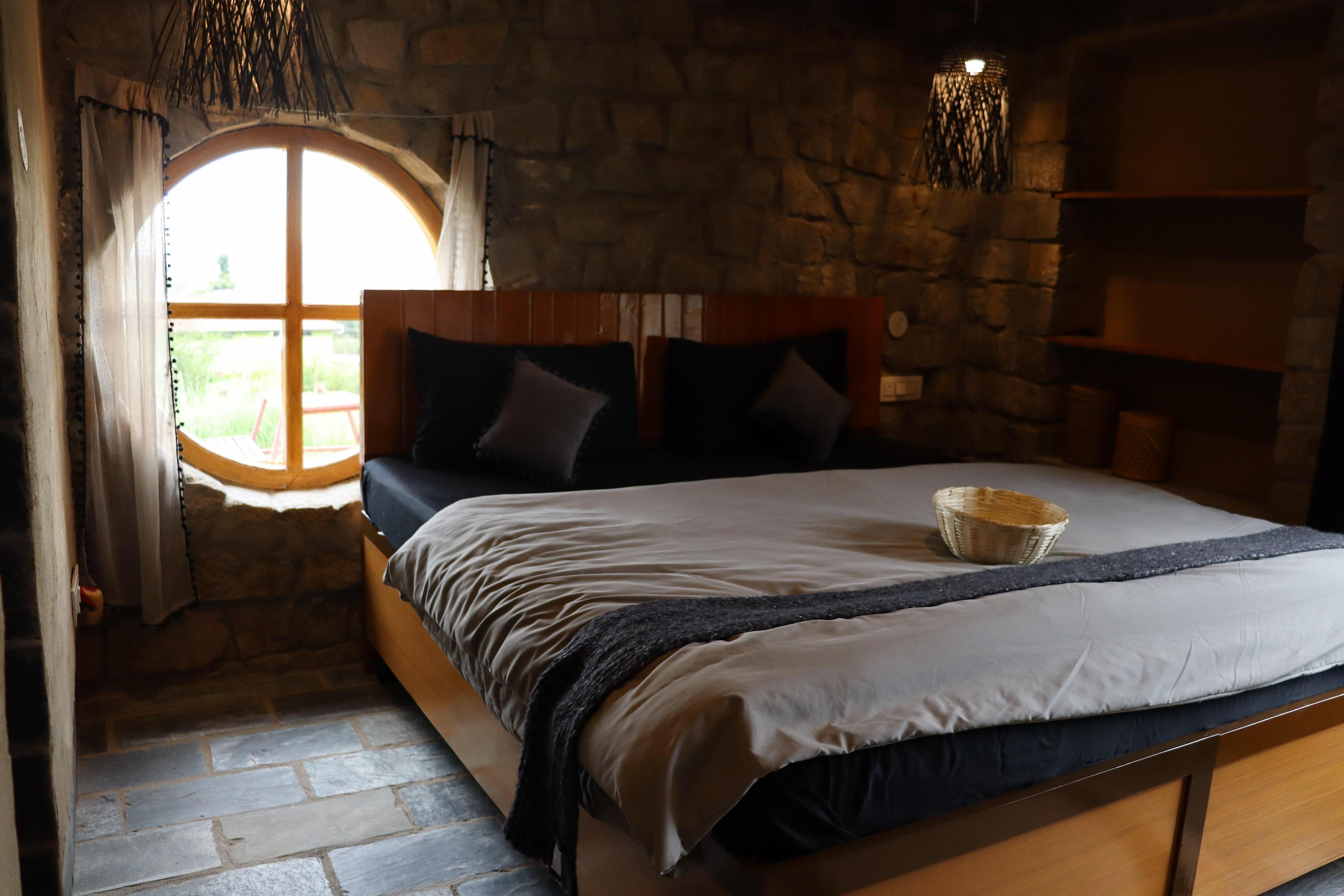 The Hobbit House bir 𝗕𝗢𝗢𝗞 Bir Billing Apartment