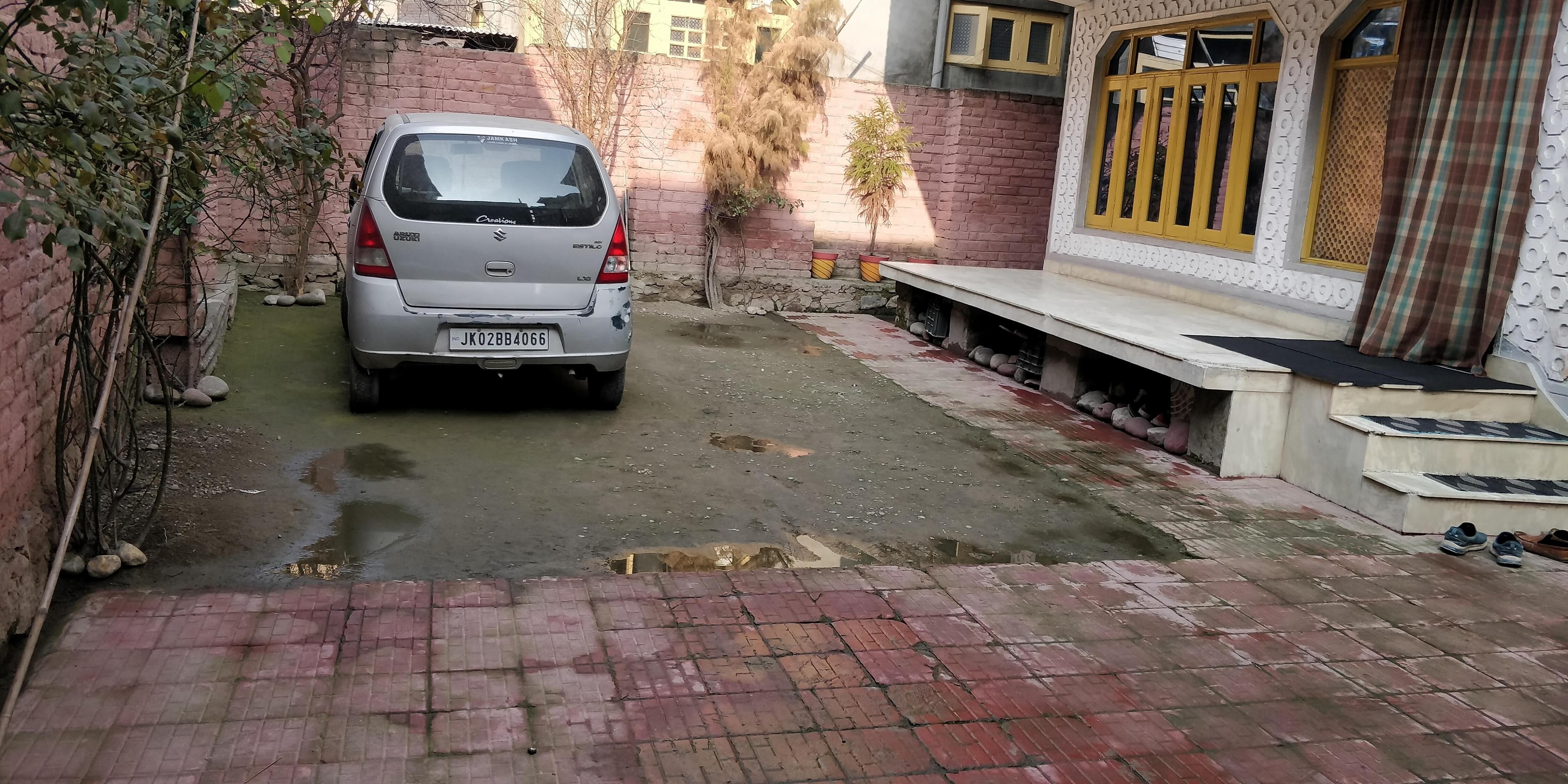 Toyota Innova 𝗕𝗢𝗢𝗞 Srinagar Recreational Vehicle