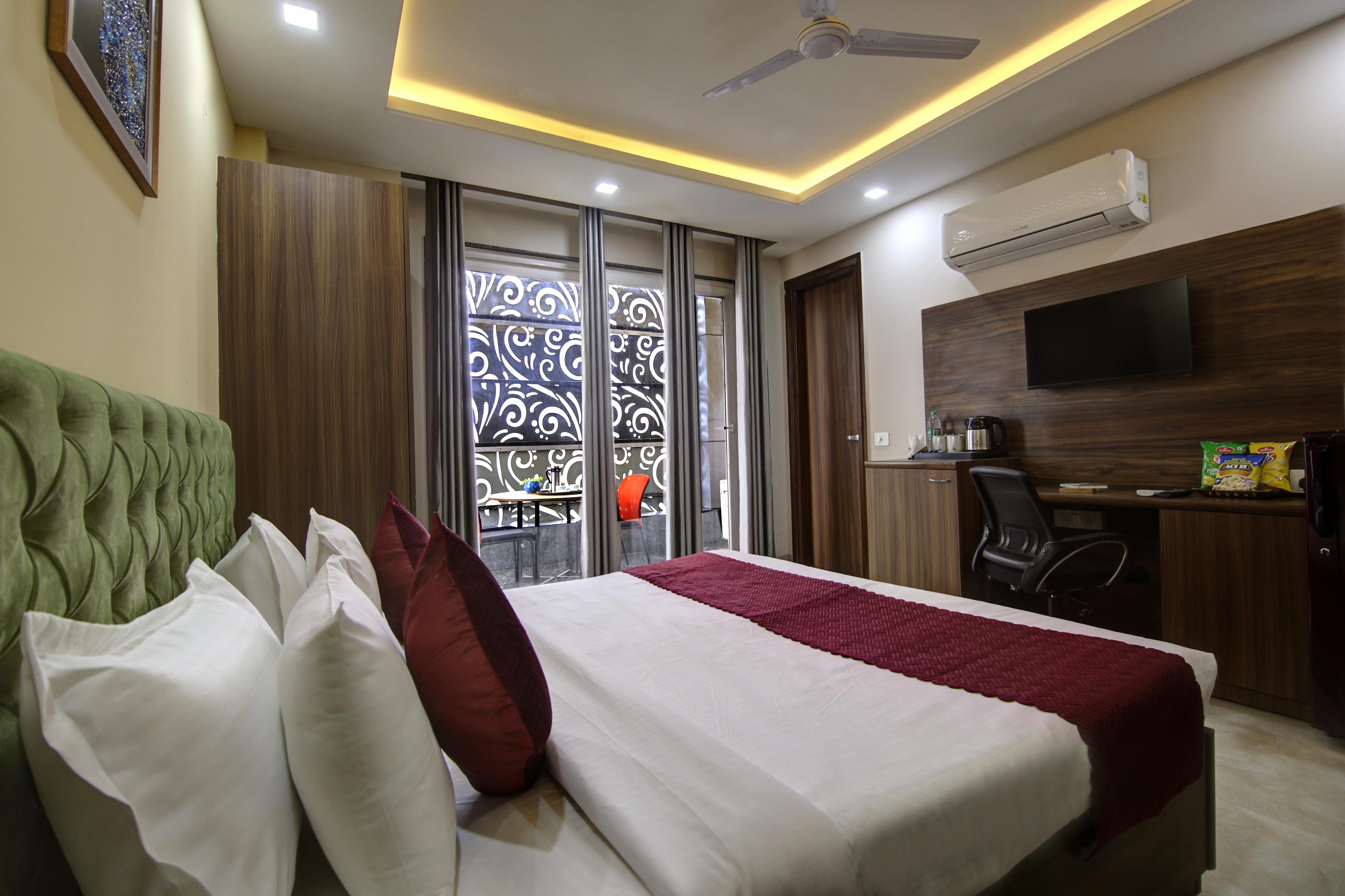 Limewood Stay Silver Studio Apartment Near Golf Course Road, Gurgaon ...