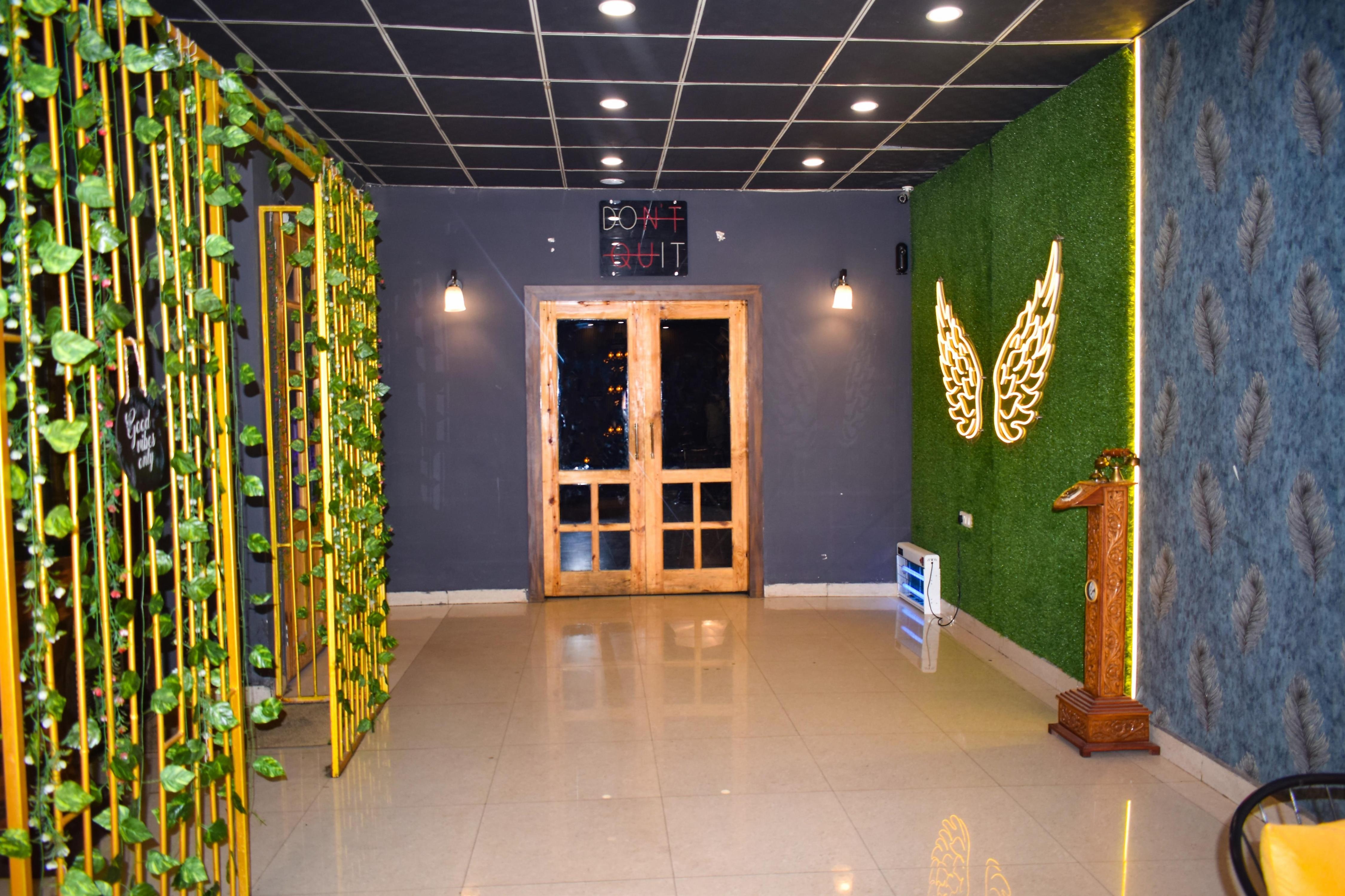 The Craft Hotel and Restaurant 𝗕𝗢𝗢𝗞 Panipat Hotel