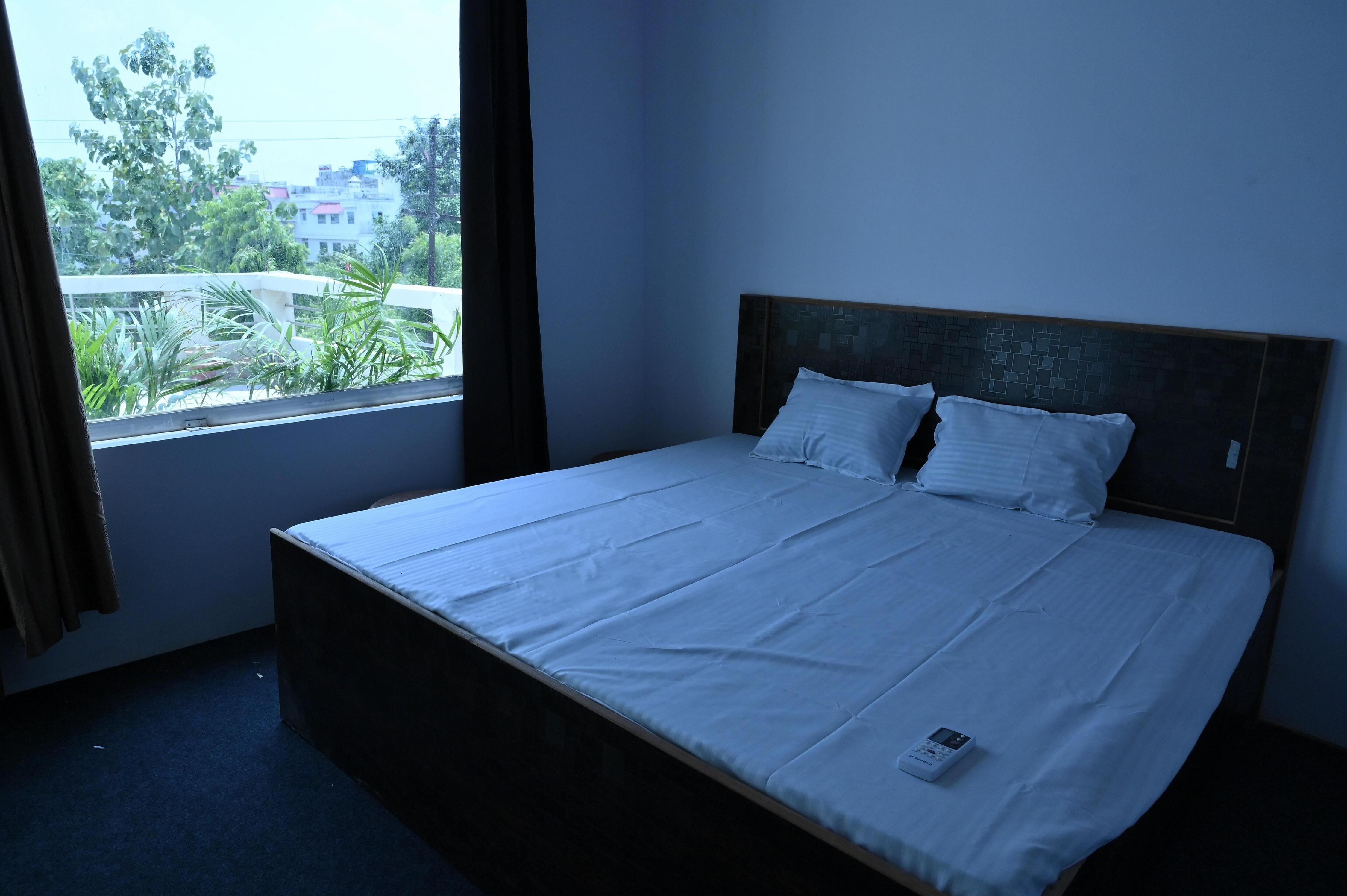 Privyrooms Gorakhpur 𝗕𝗢𝗢𝗞 Gorakhpur Hotel