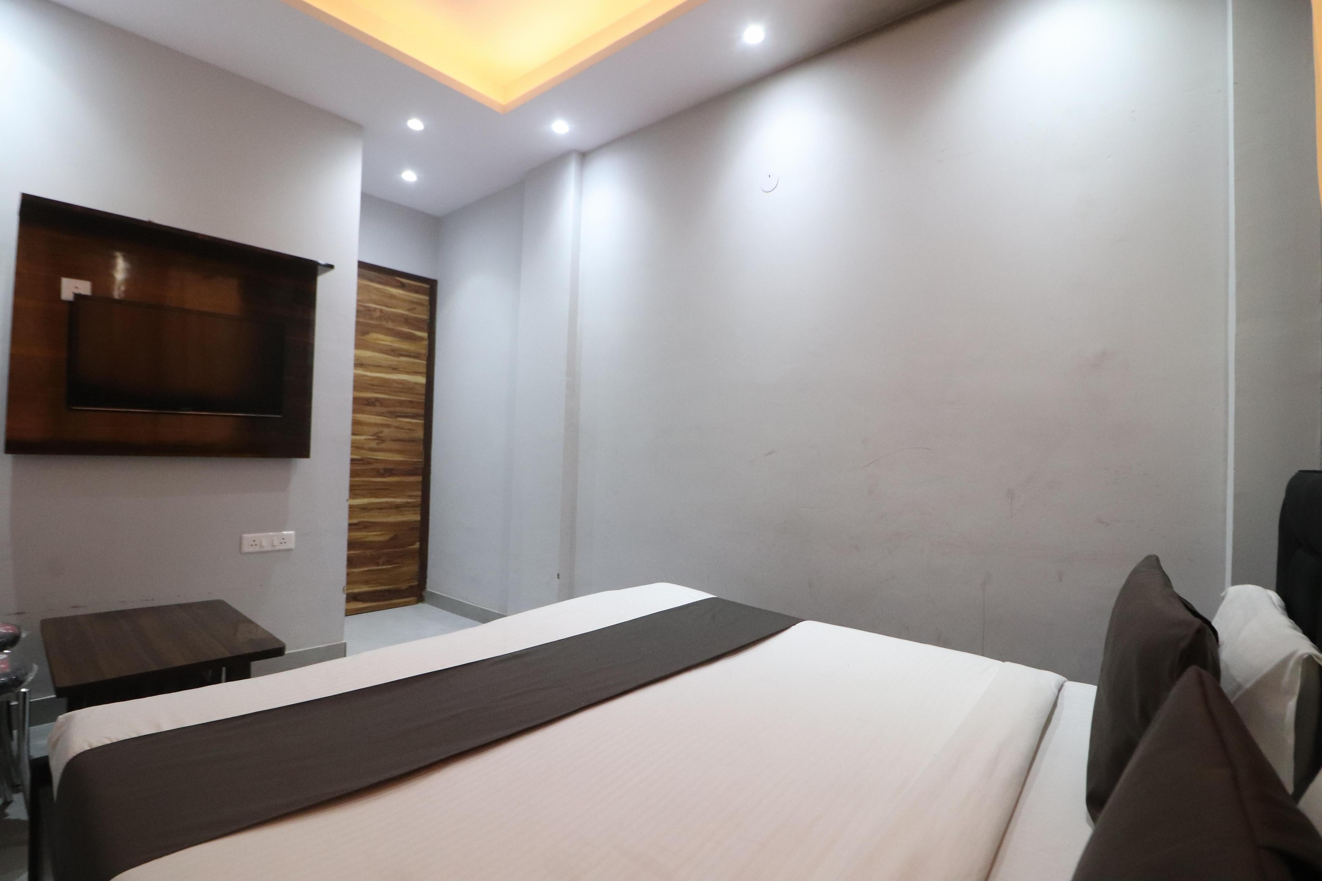 Hotel Twamev residency Rajouri Garden couple friendly Delhi - Reviews, Photos & Offer