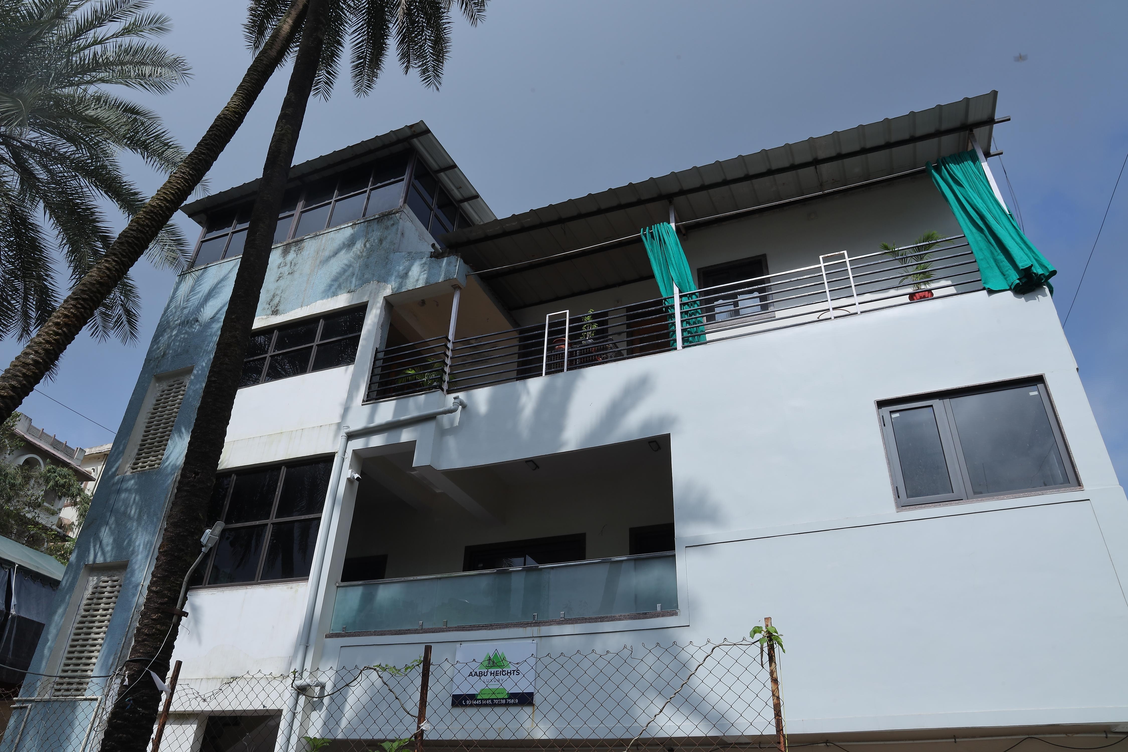 Aabu Heights 𝗕𝗢𝗢𝗞 Mount Abu Hotel