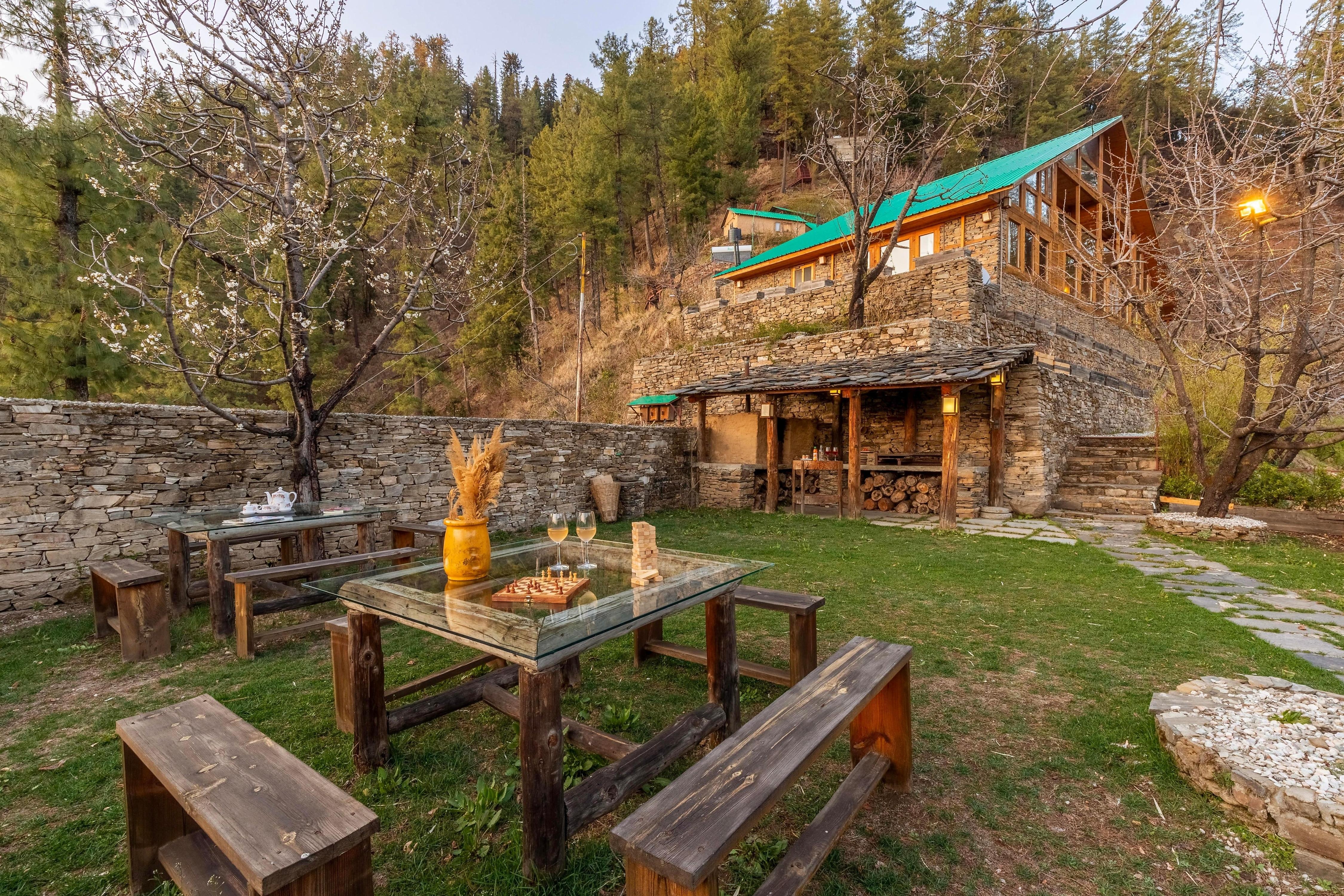 ELIVAAS 3 BHK Cottage with Garden & Sauna | Silvana 𝗕𝗢𝗢𝗞 Narkanda Villa