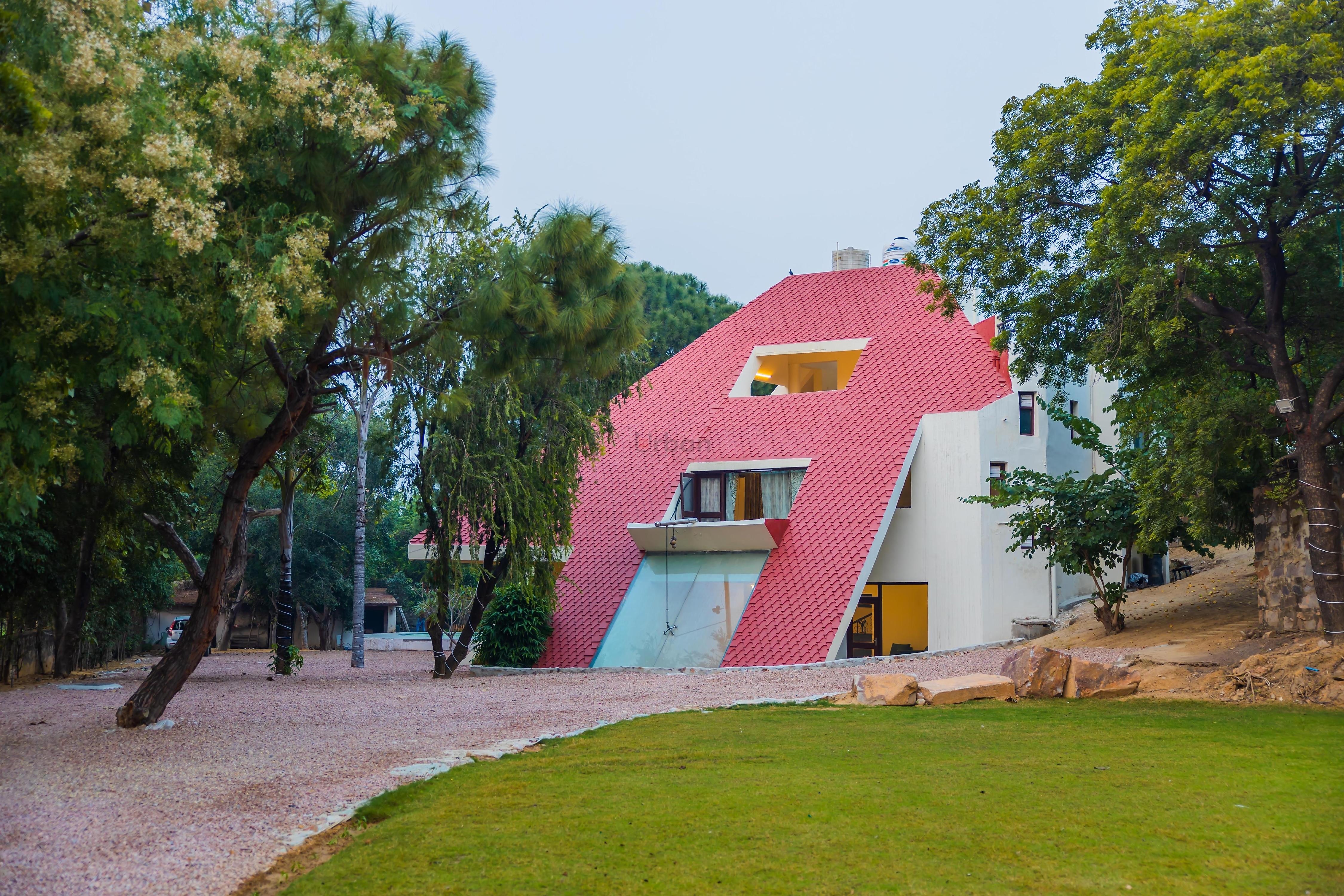 Blue Sky Retreat Farmhouse 𝗕𝗢𝗢𝗞 Delhi Farm House