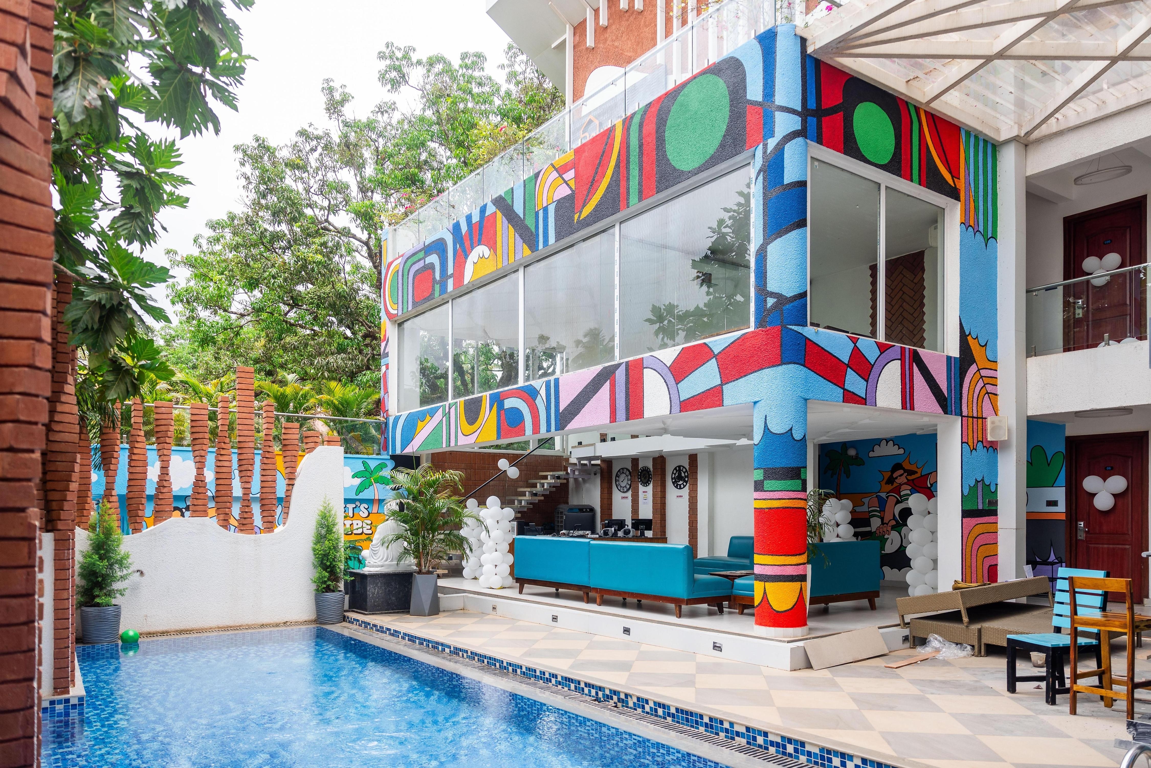 Downtown Anjuna - The Party Hostel 𝗕𝗢𝗢𝗞 Goa Hostel