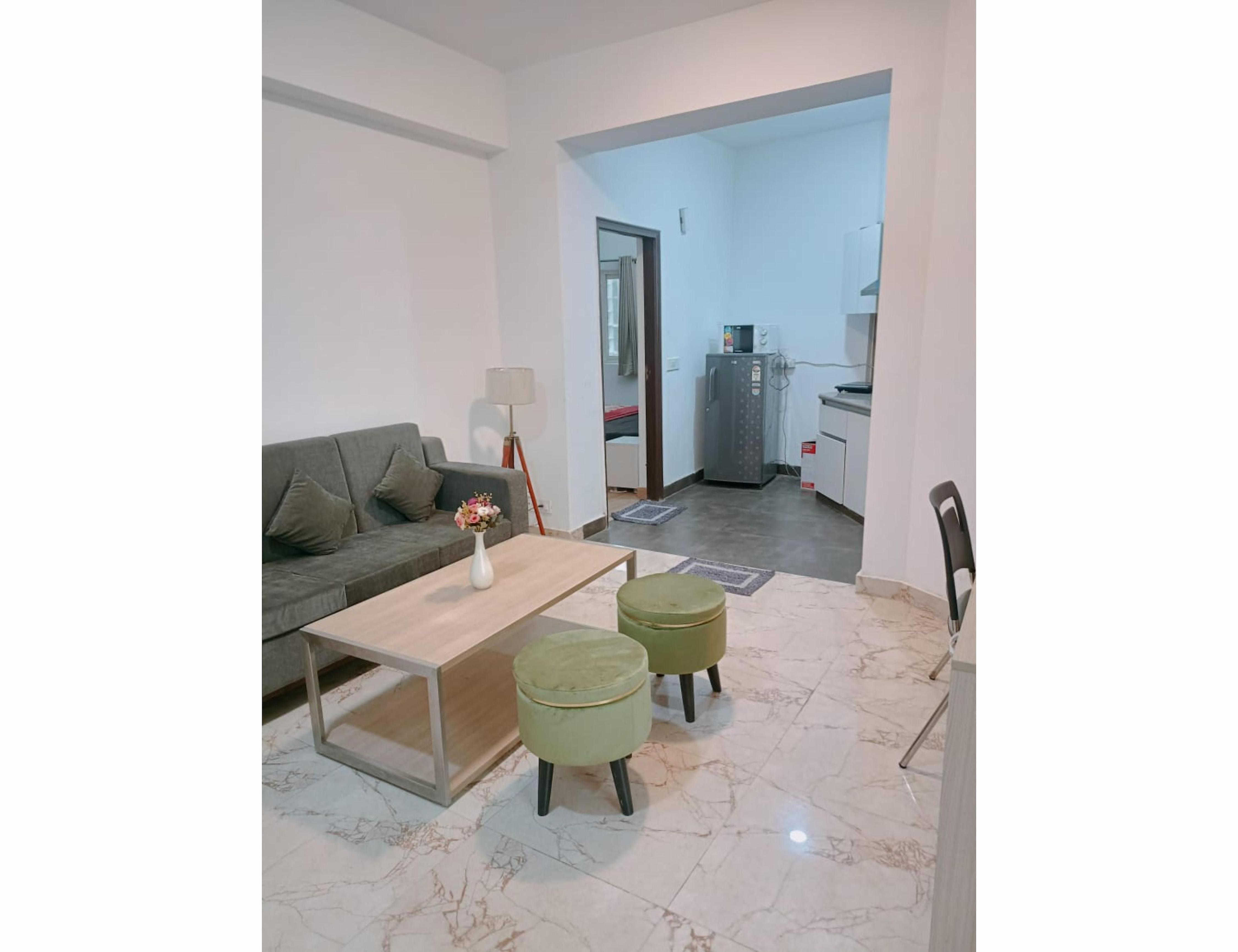 Pearl Castle Home Stay 𝗕𝗢𝗢𝗞 Noida Homestay