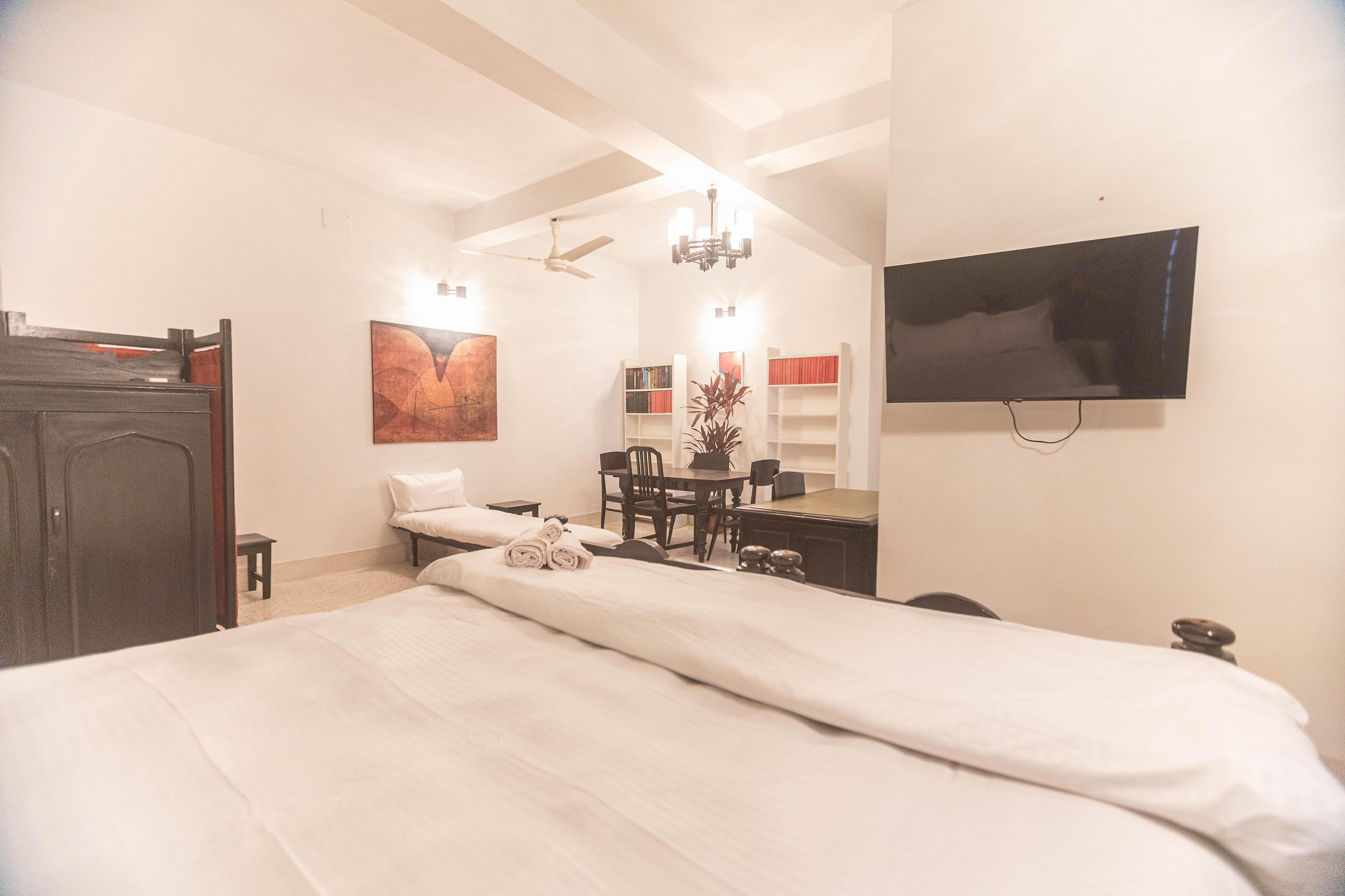 Studio Lansdowne By Handmade Homes 𝗕𝗢𝗢𝗞 Kolkata Apartment