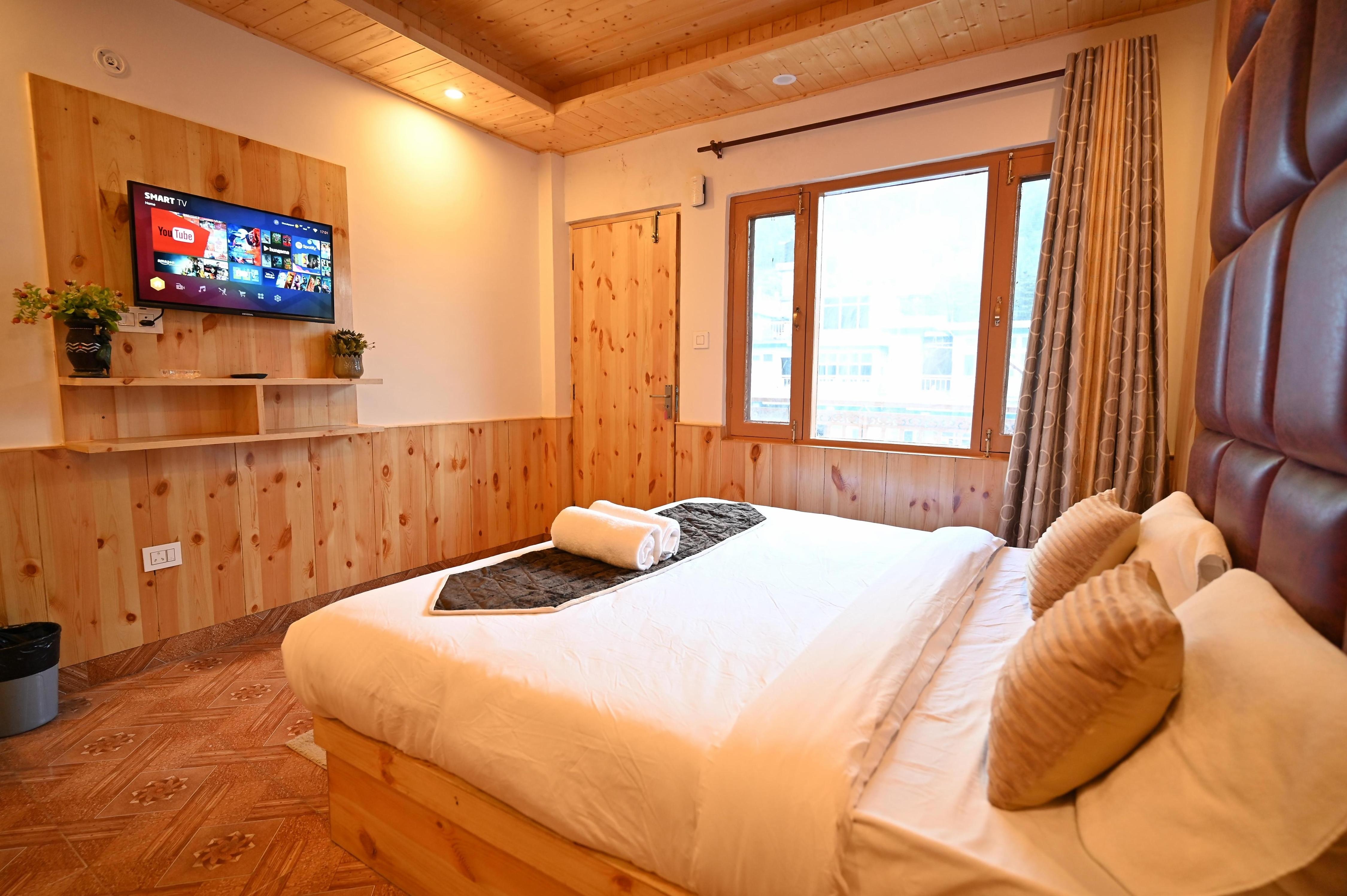 Hotel Durga, Near Mall Road 𝗕𝗢𝗢𝗞 Manali Hotel