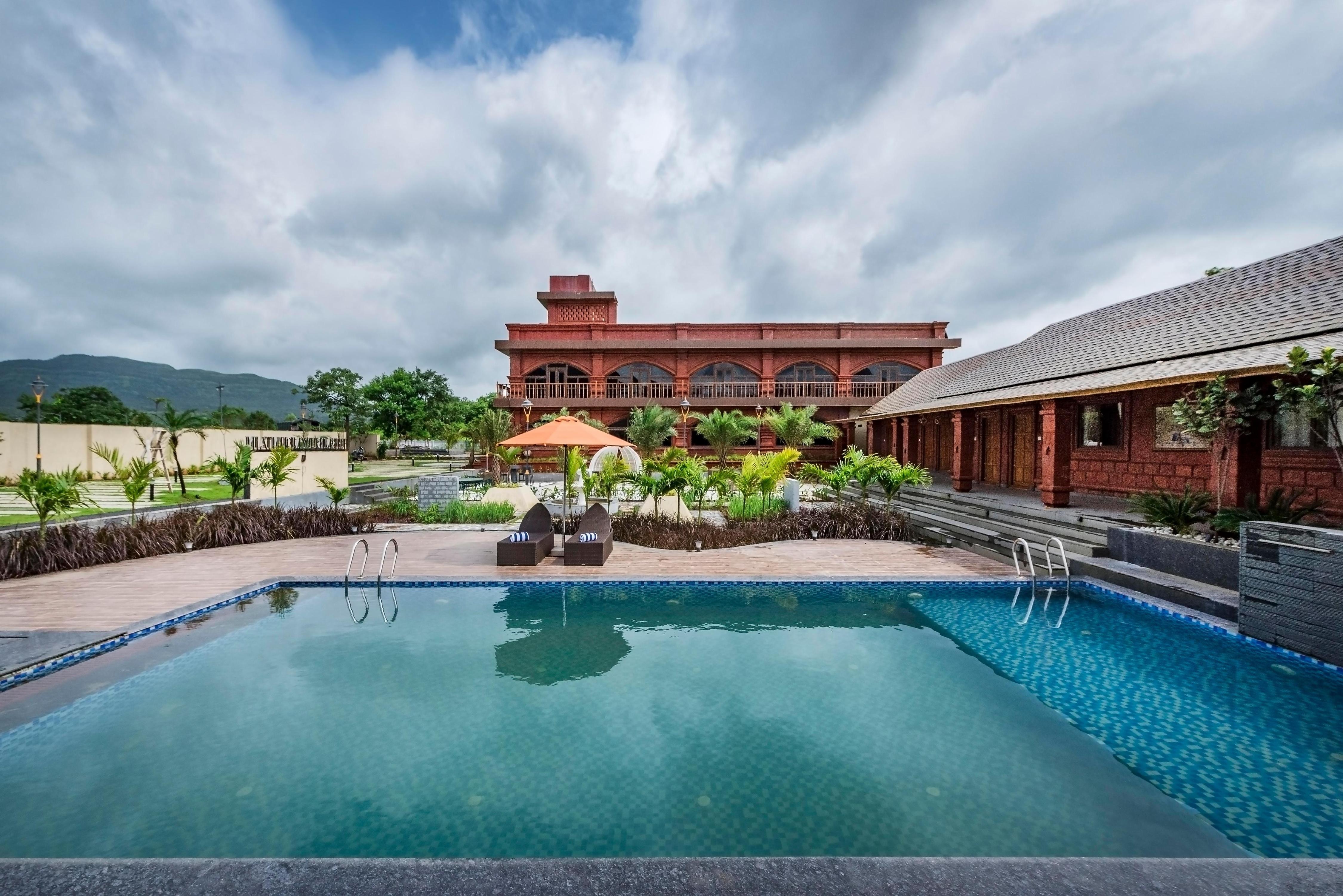 SaffronStays The Mistty Mountain 𝗕𝗢𝗢𝗞 Mulshi Villa
