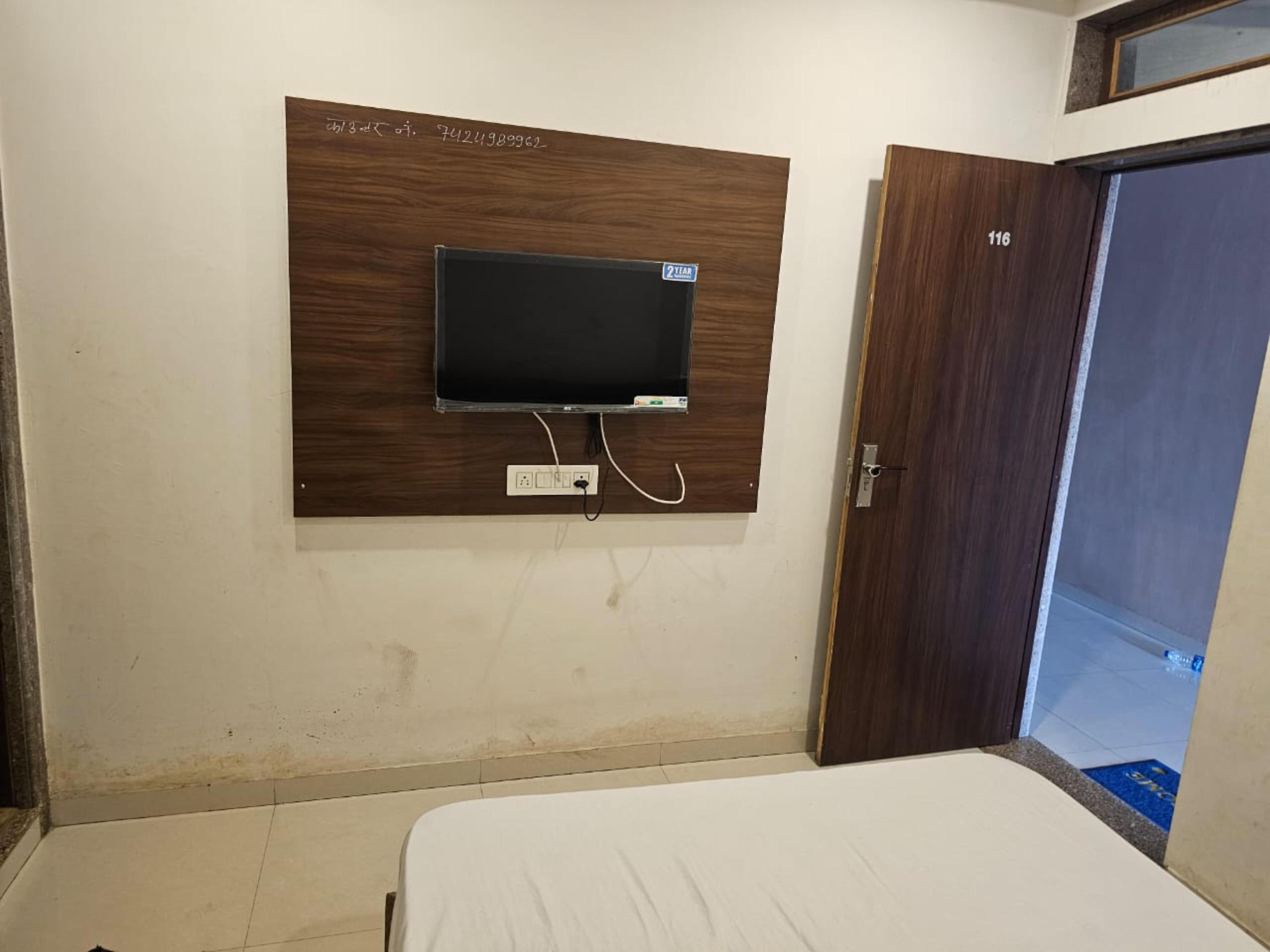 NEELAM HOTEL & BAR 𝗕𝗢𝗢𝗞 Sumerpur Hotel