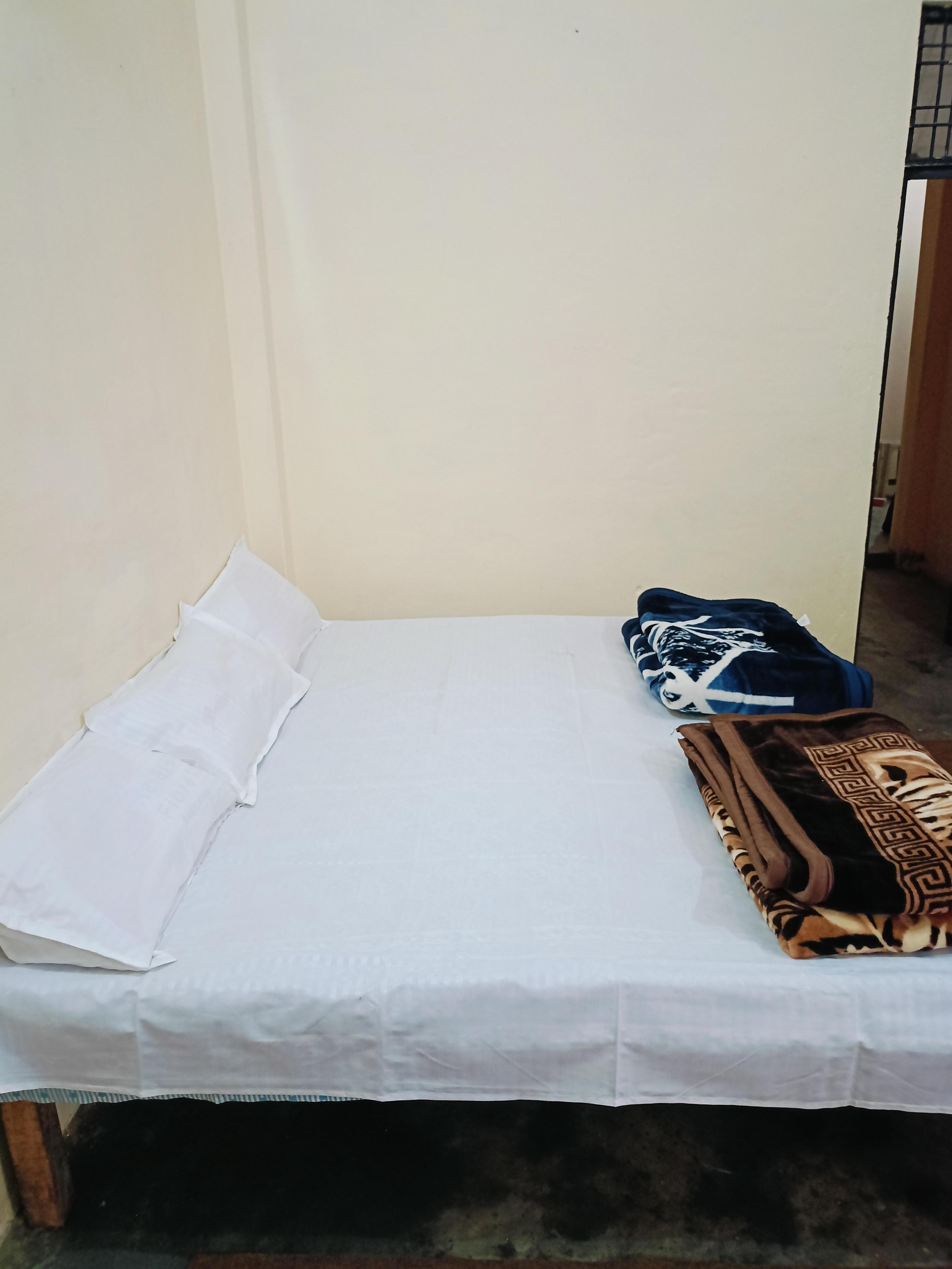 Triveni Home Stay 𝗕𝗢𝗢𝗞 Prayagraj Homestay
