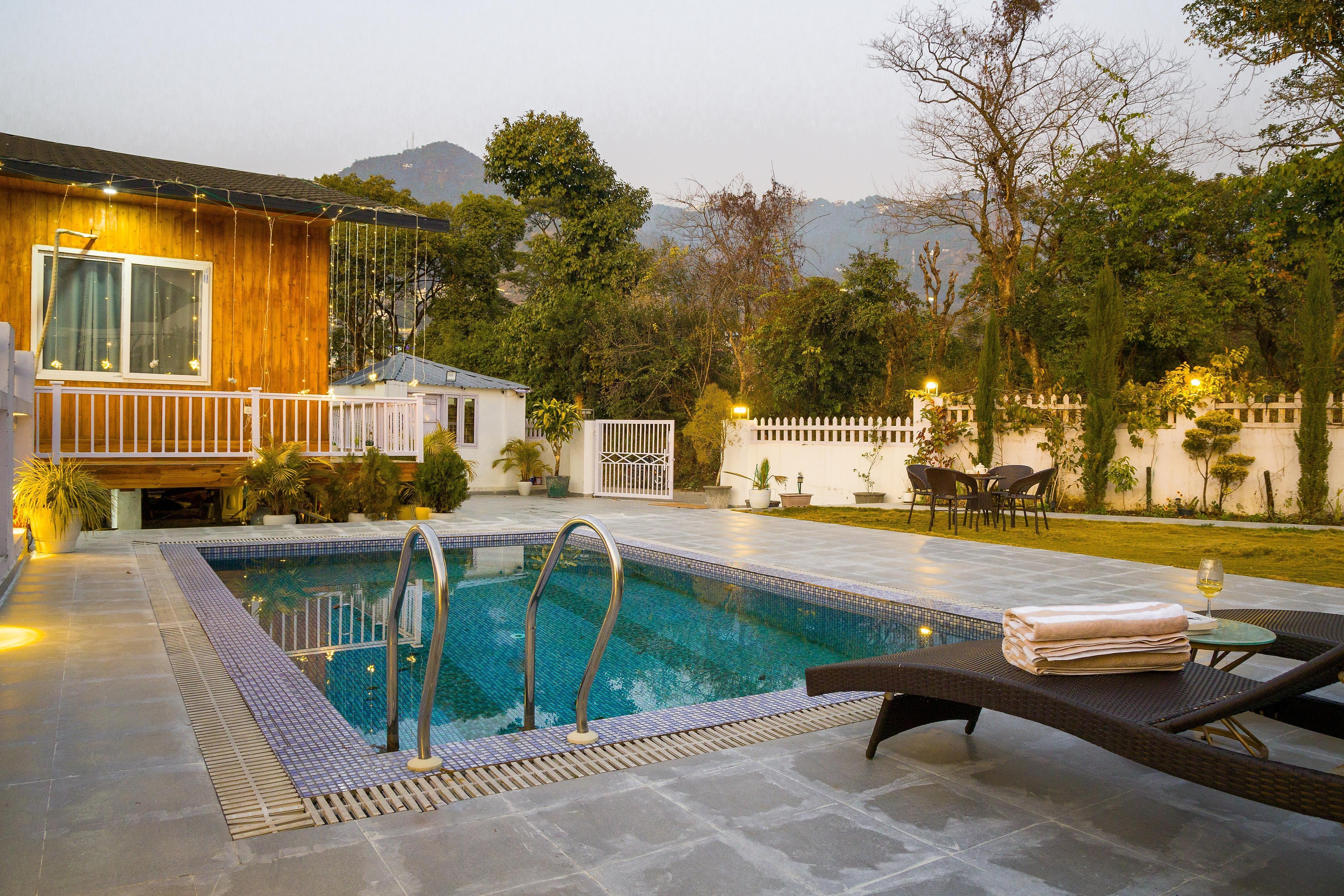 Breezy Hill Retreat 3 BHK Cottage with Pool & Garden 𝗕𝗢𝗢𝗞 Dehradun Cottage