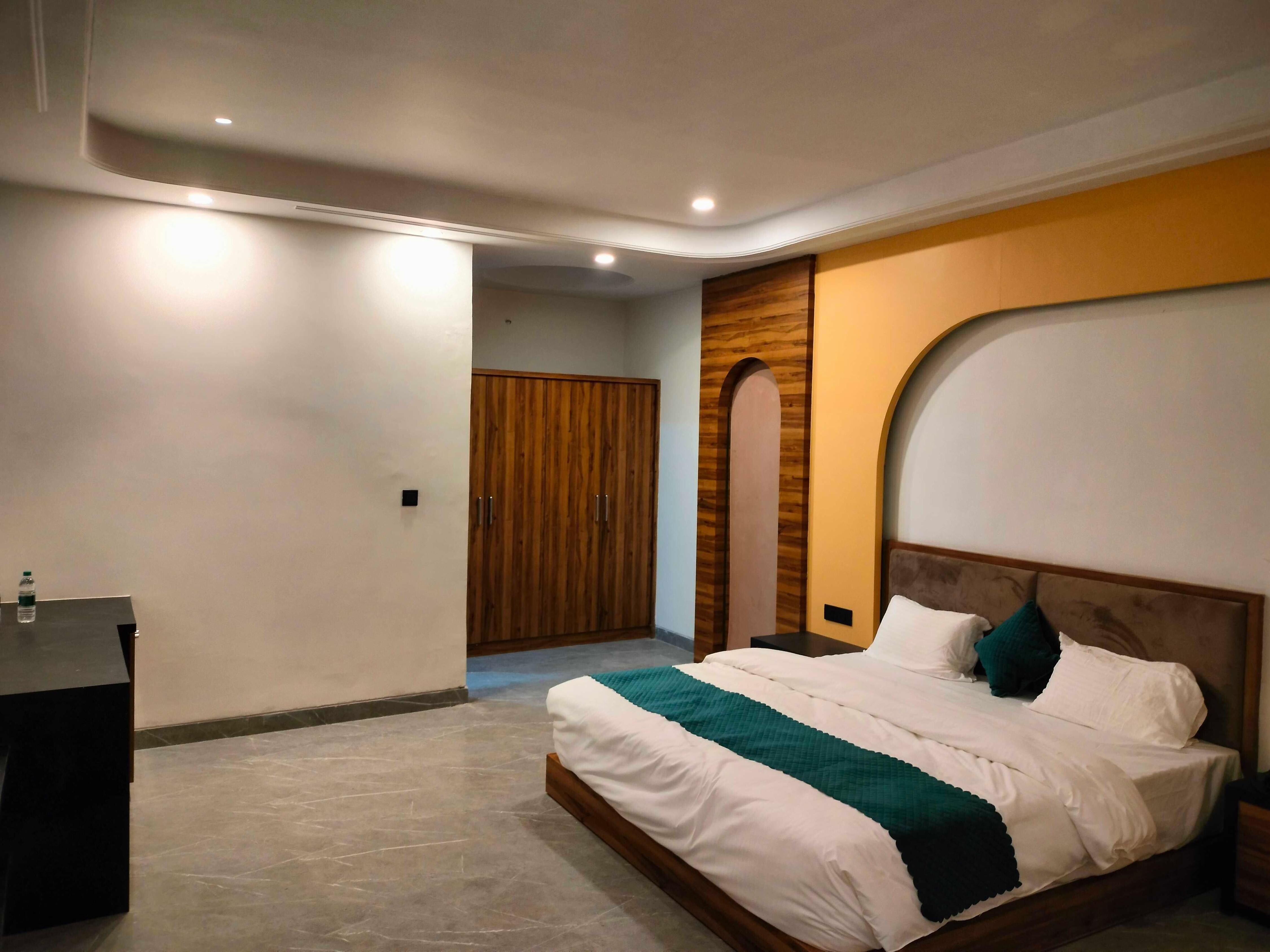 Rooms of Super Hotel O Expo Mart Ansal Golf Link 1 - Hotel in Noida