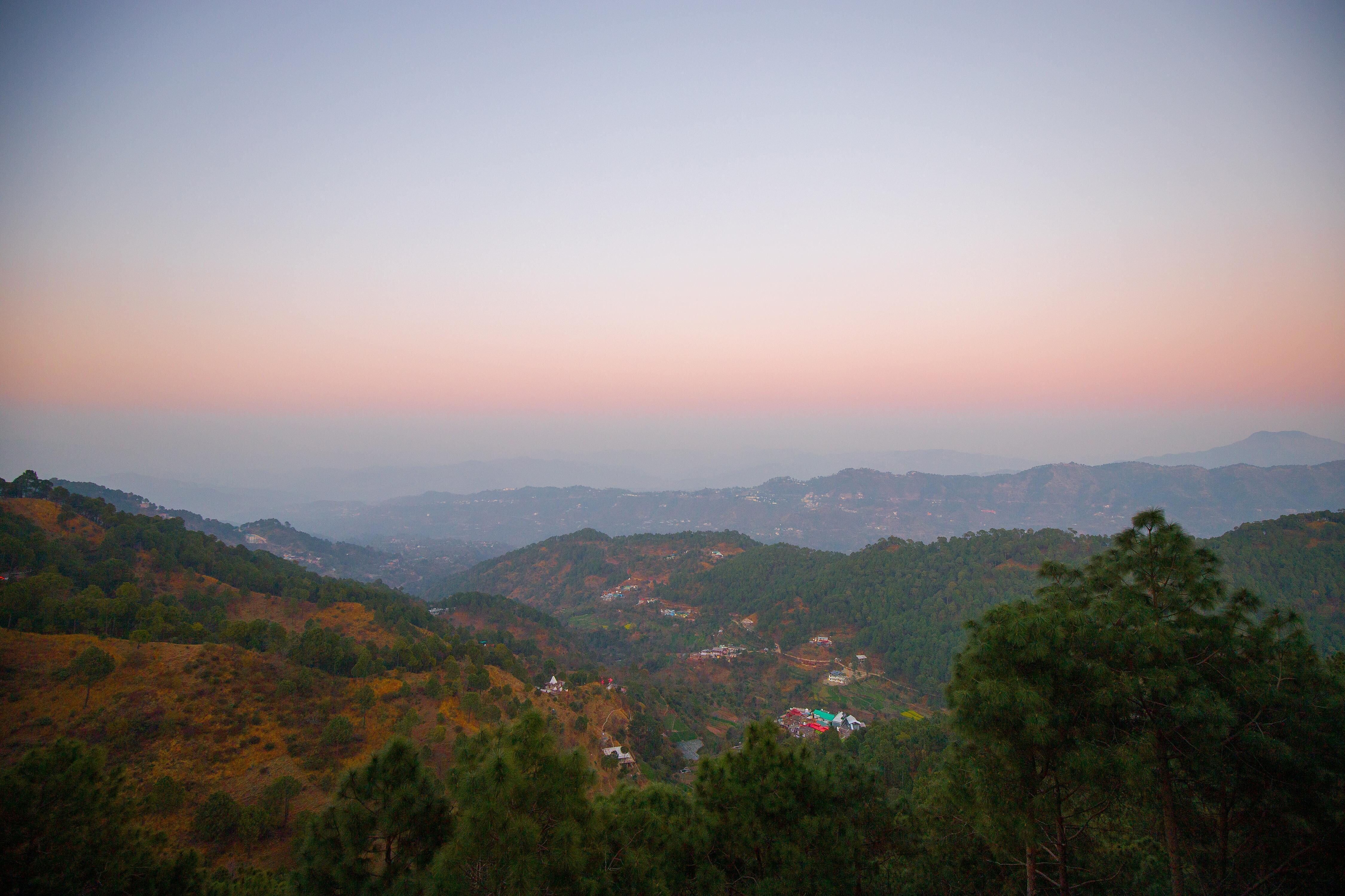 Elegant 2 BHK Apt With A Lift & Scenic Views 𝗕𝗢𝗢𝗞 Padhar Apartment