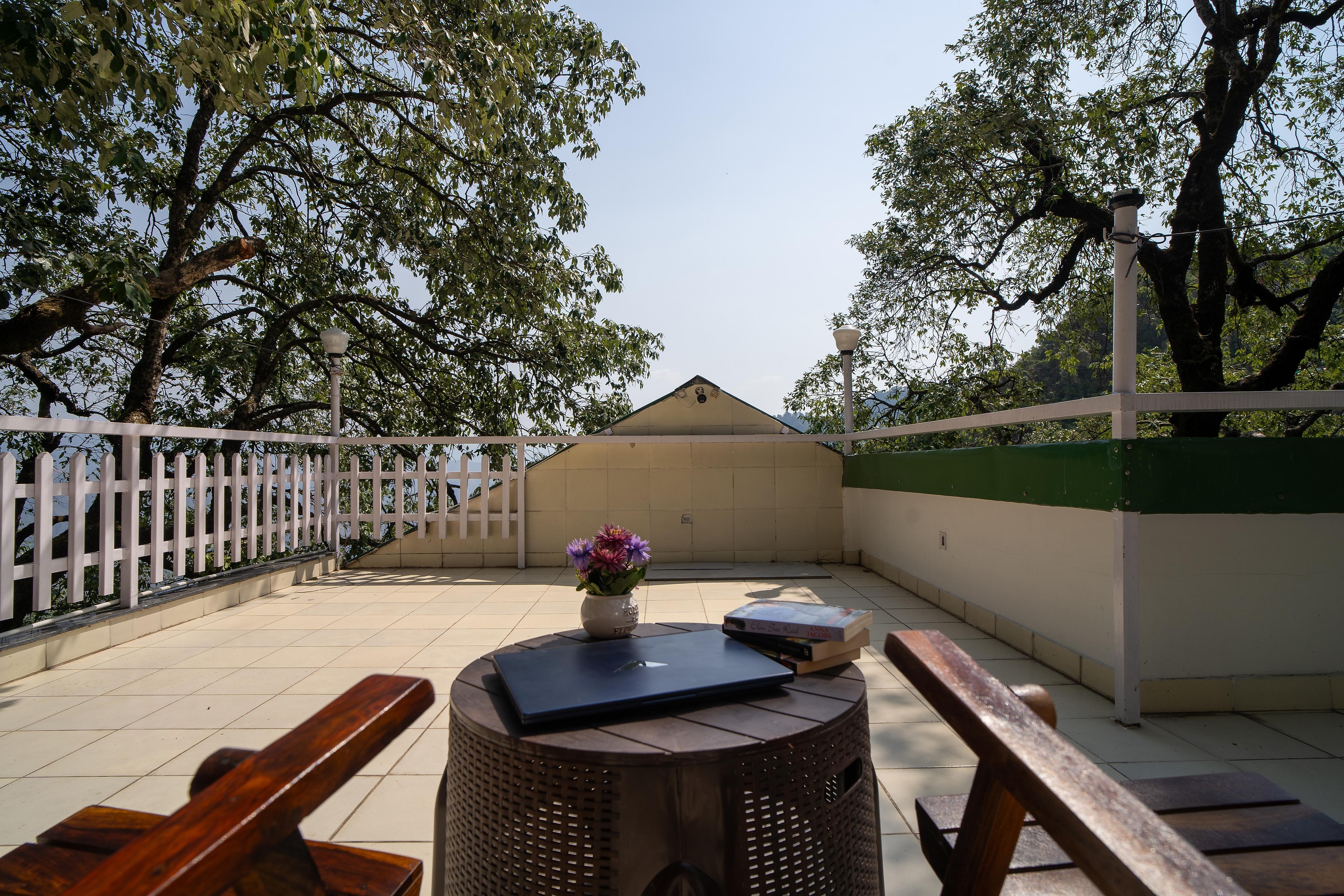 Amenities of The White Umbrella Floors