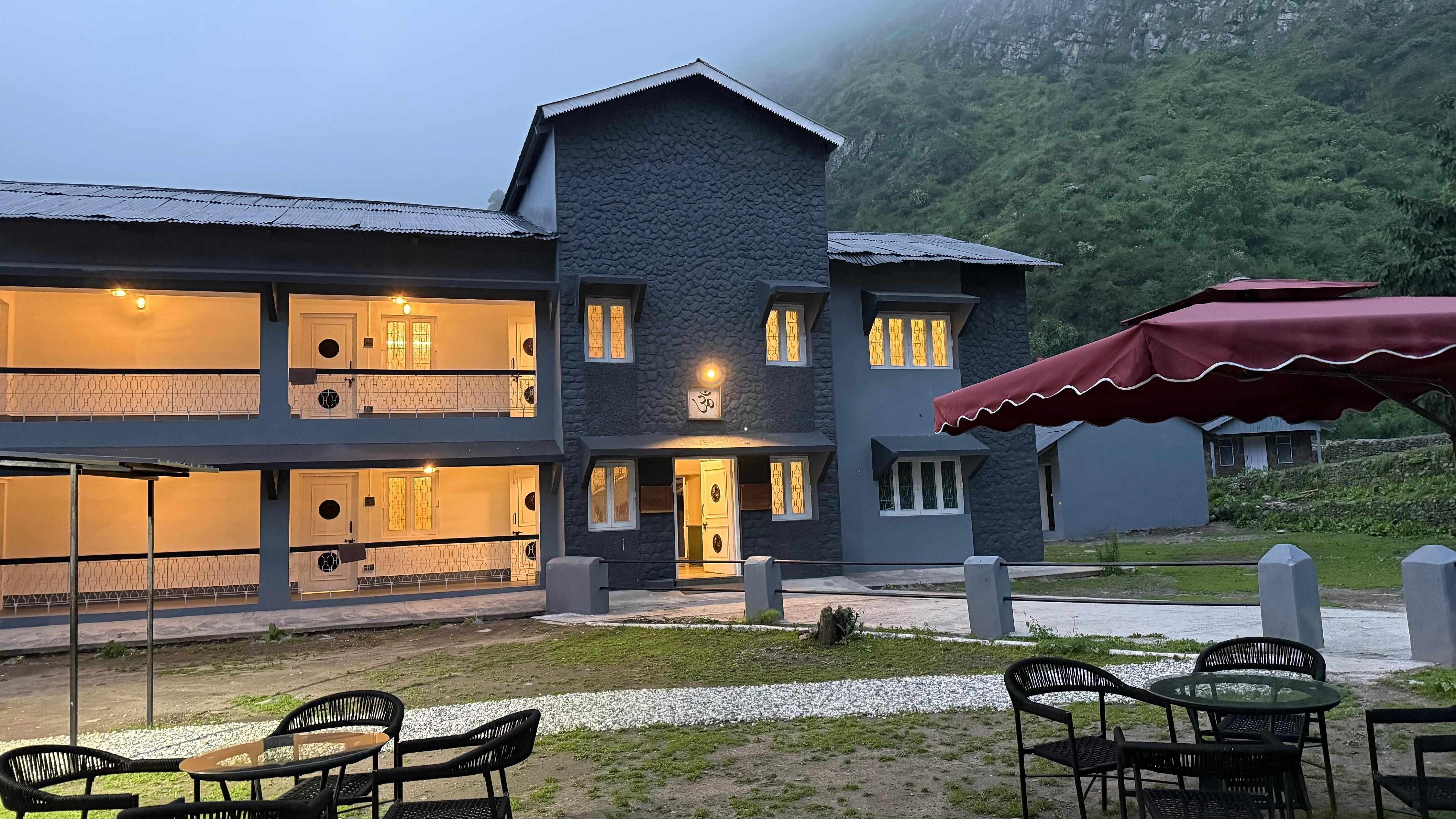 Champasar Heritage 𝗕𝗢𝗢𝗞 Yamunotri Hotel