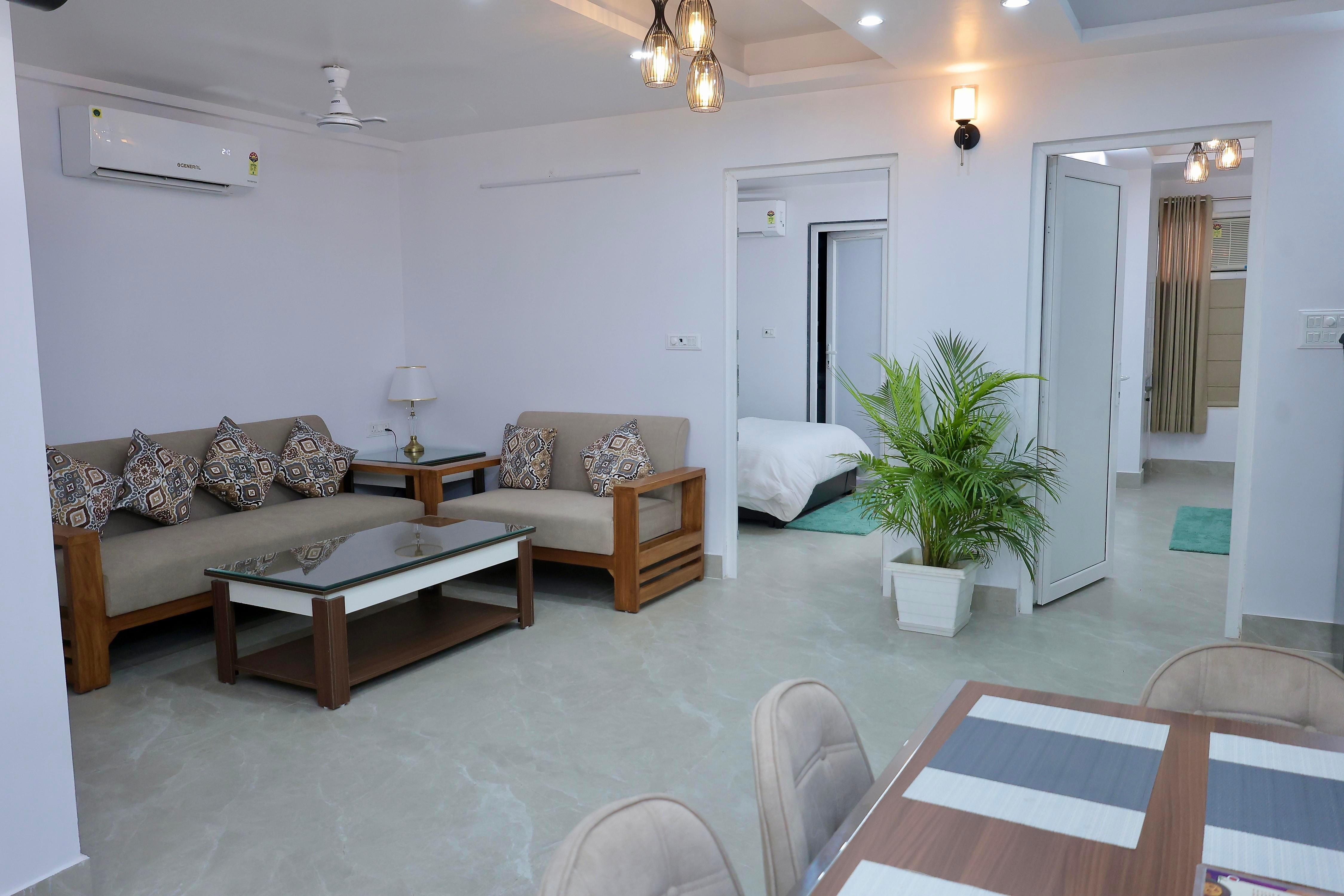 Serene 3 BHK Airbnb near Yashobhoomi 𝗕𝗢𝗢𝗞 Delhi Apartment