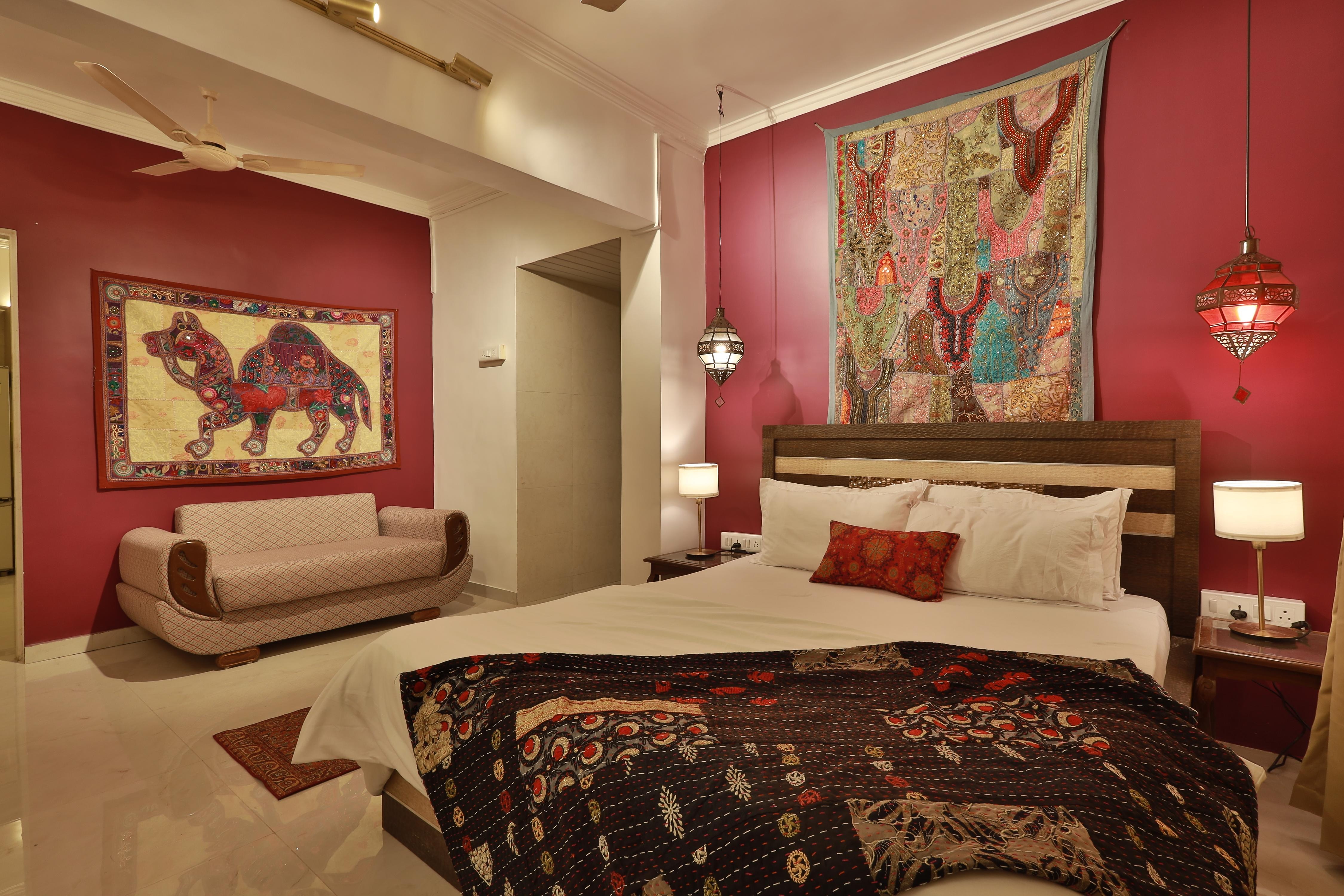 India House Bungalow- 2BHK with Private Terrace 𝗕𝗢𝗢𝗞 Mumbai Villa