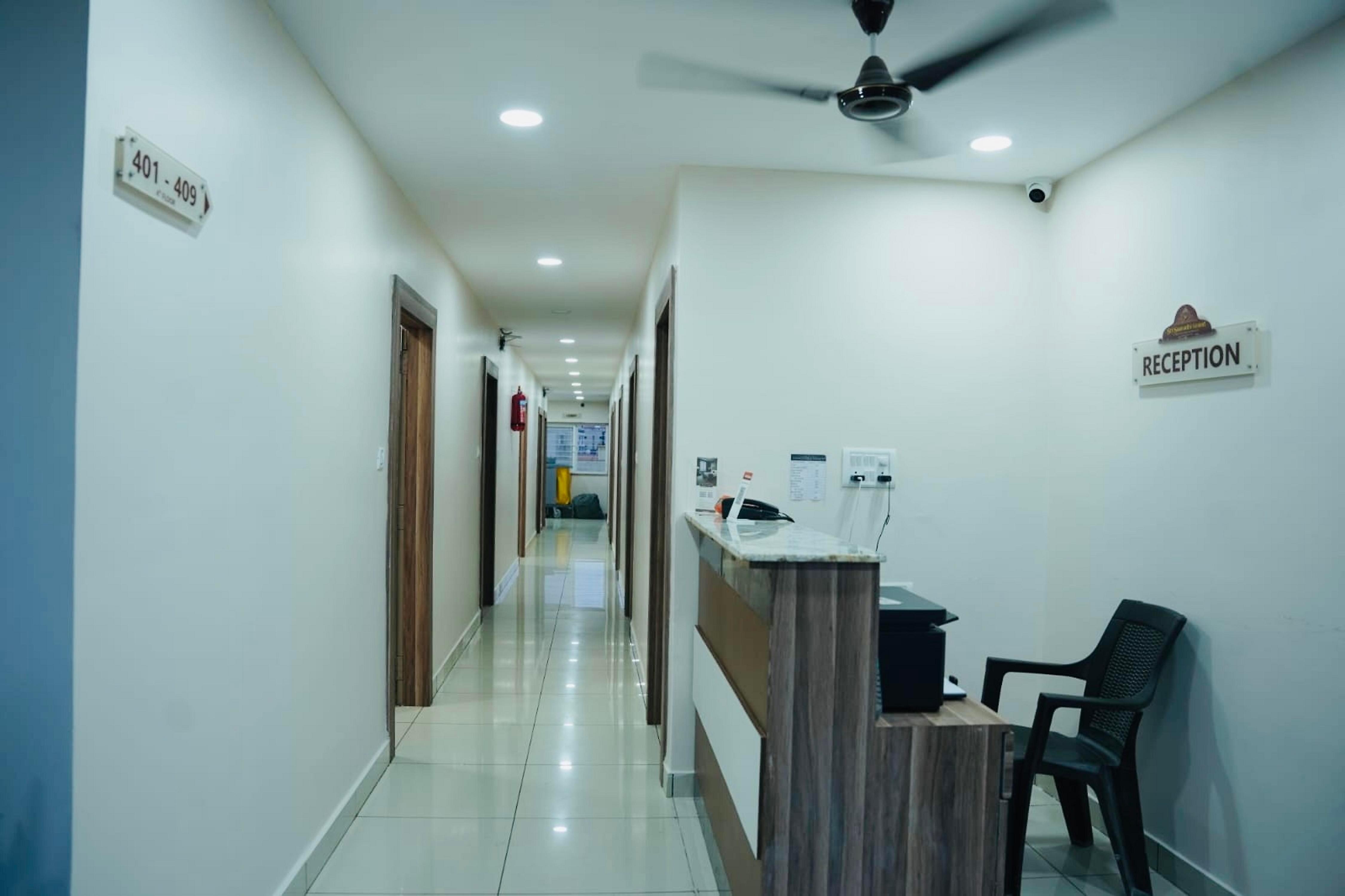 SRI SAARADHI HOTELS 𝗕𝗢𝗢𝗞 Hyderabad Hotel