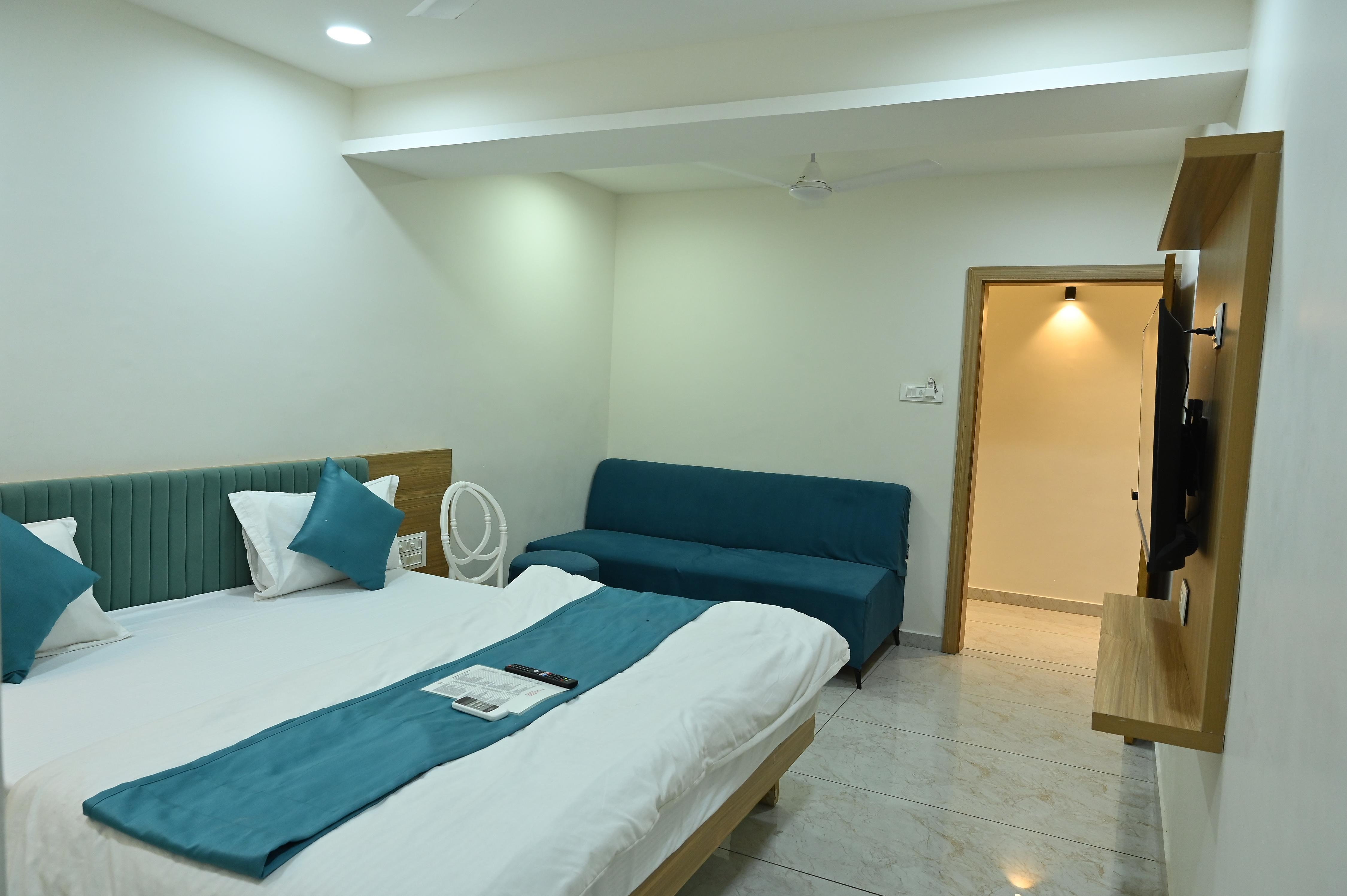 Hotel Daily Stay 𝗕𝗢𝗢𝗞 Ahmedabad Hotel