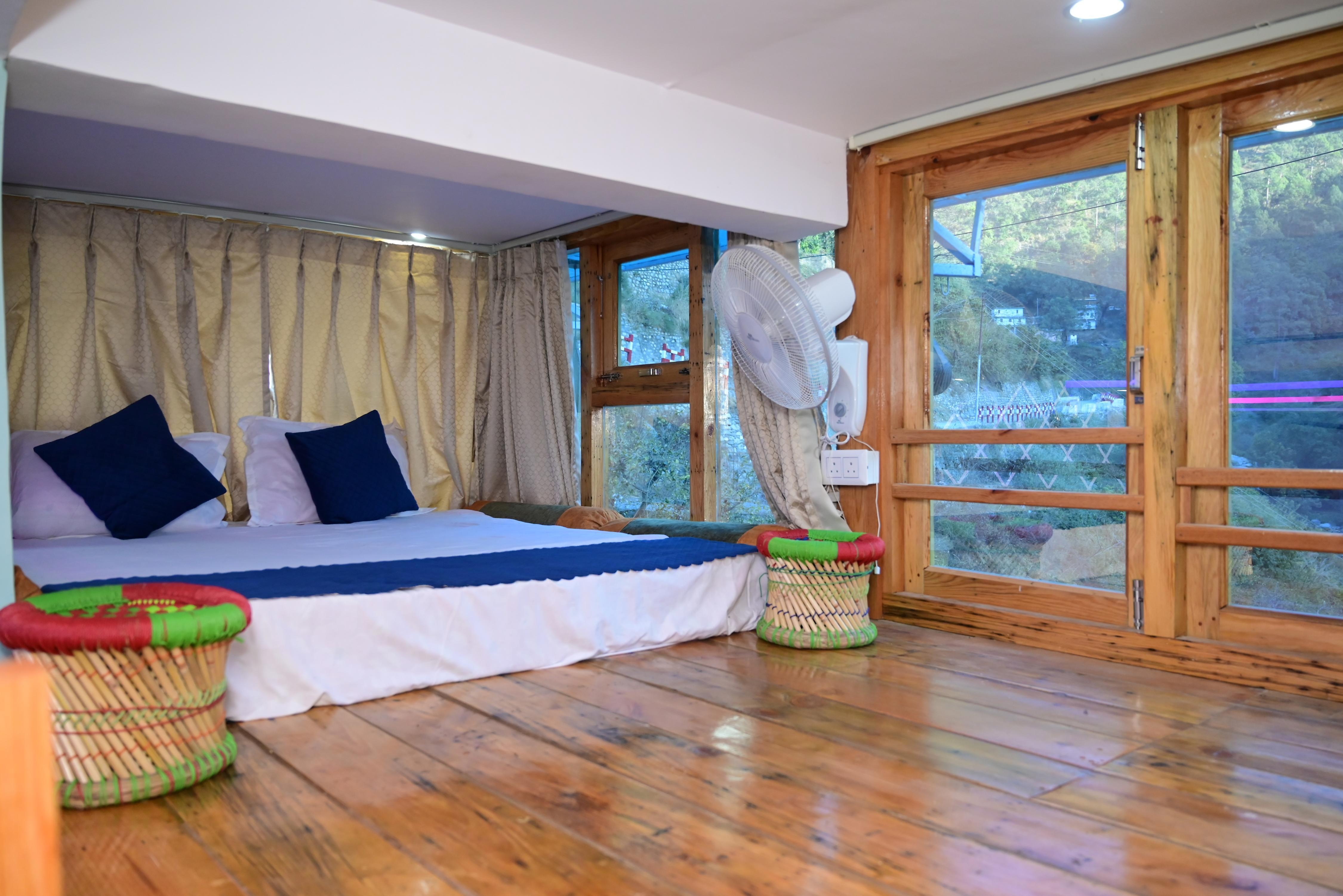 Nav Chetna River View Guest House. 𝗕𝗢𝗢𝗞 Kosya Kutauli Hostel