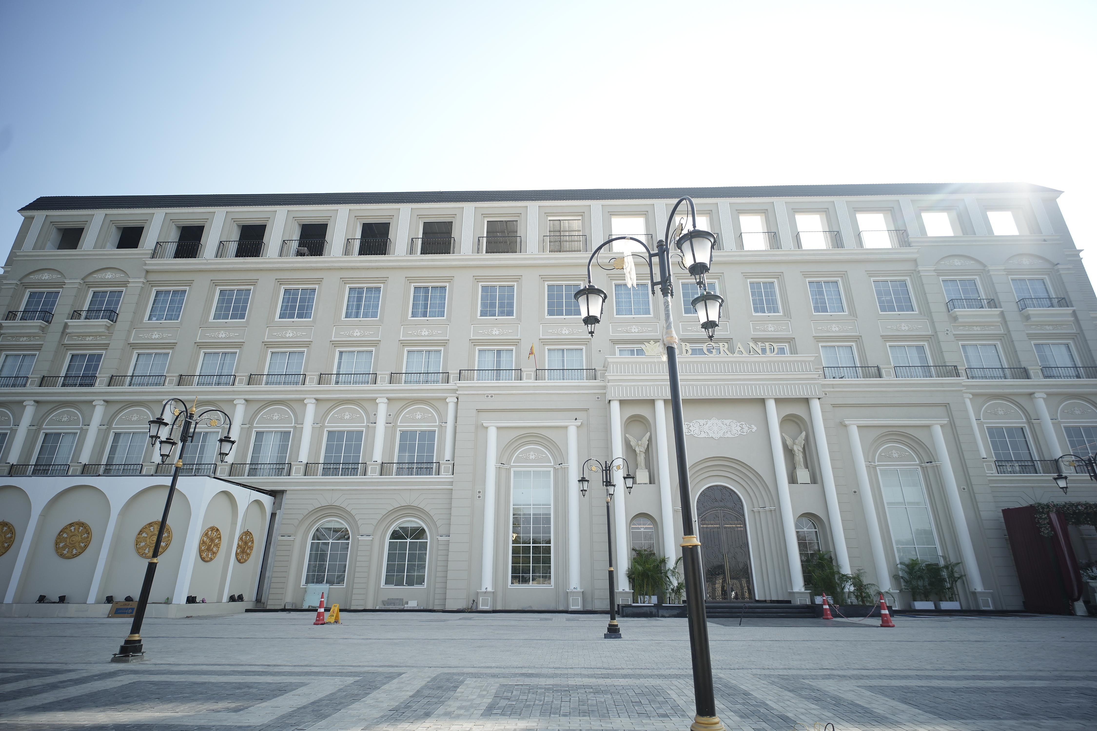 Rooms of BB Grand - Hotel in Sunam