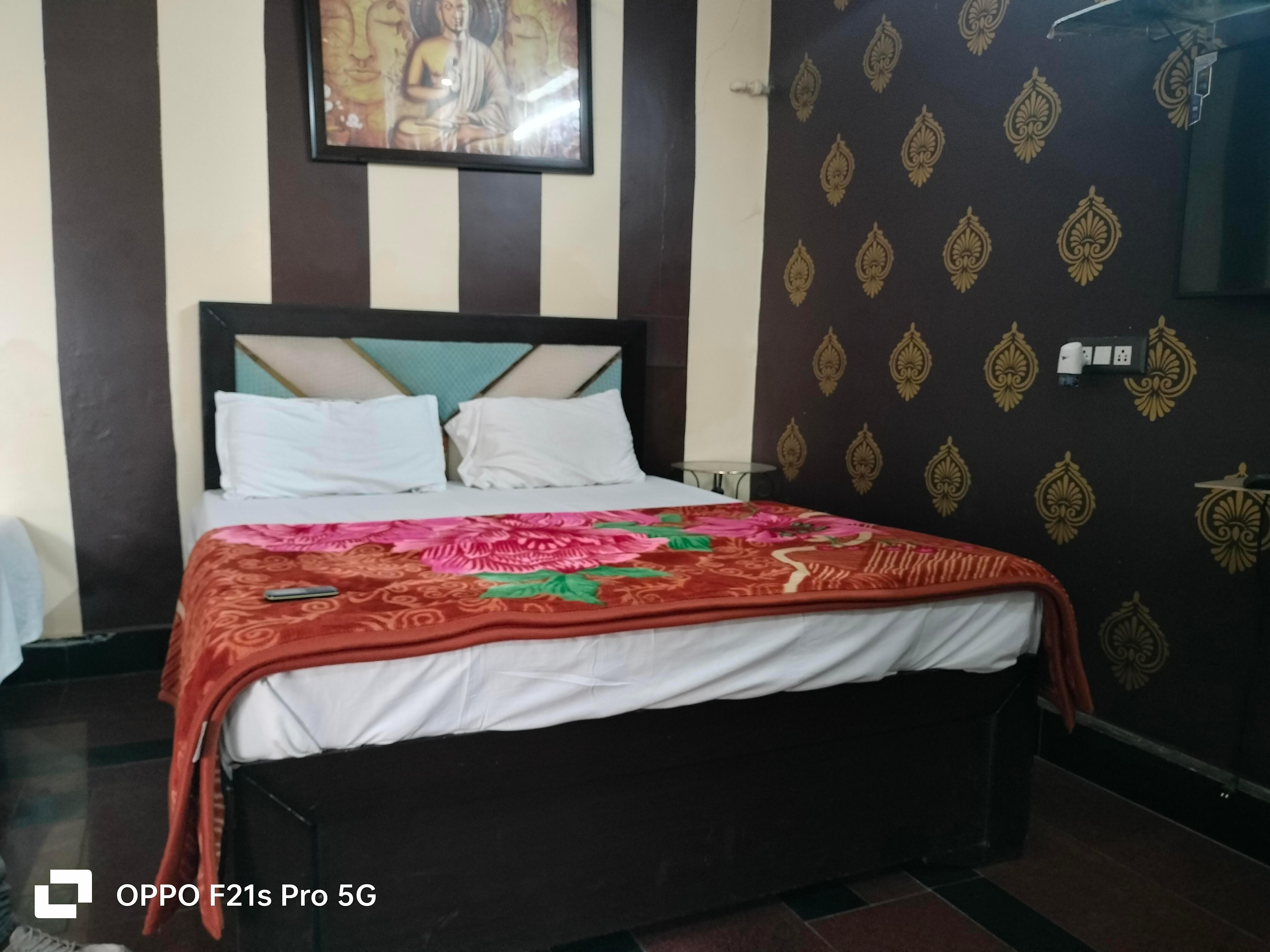 Shri Hari Lodge Near Ram Mandir Ayodhya - Reviews, Photos & Offer