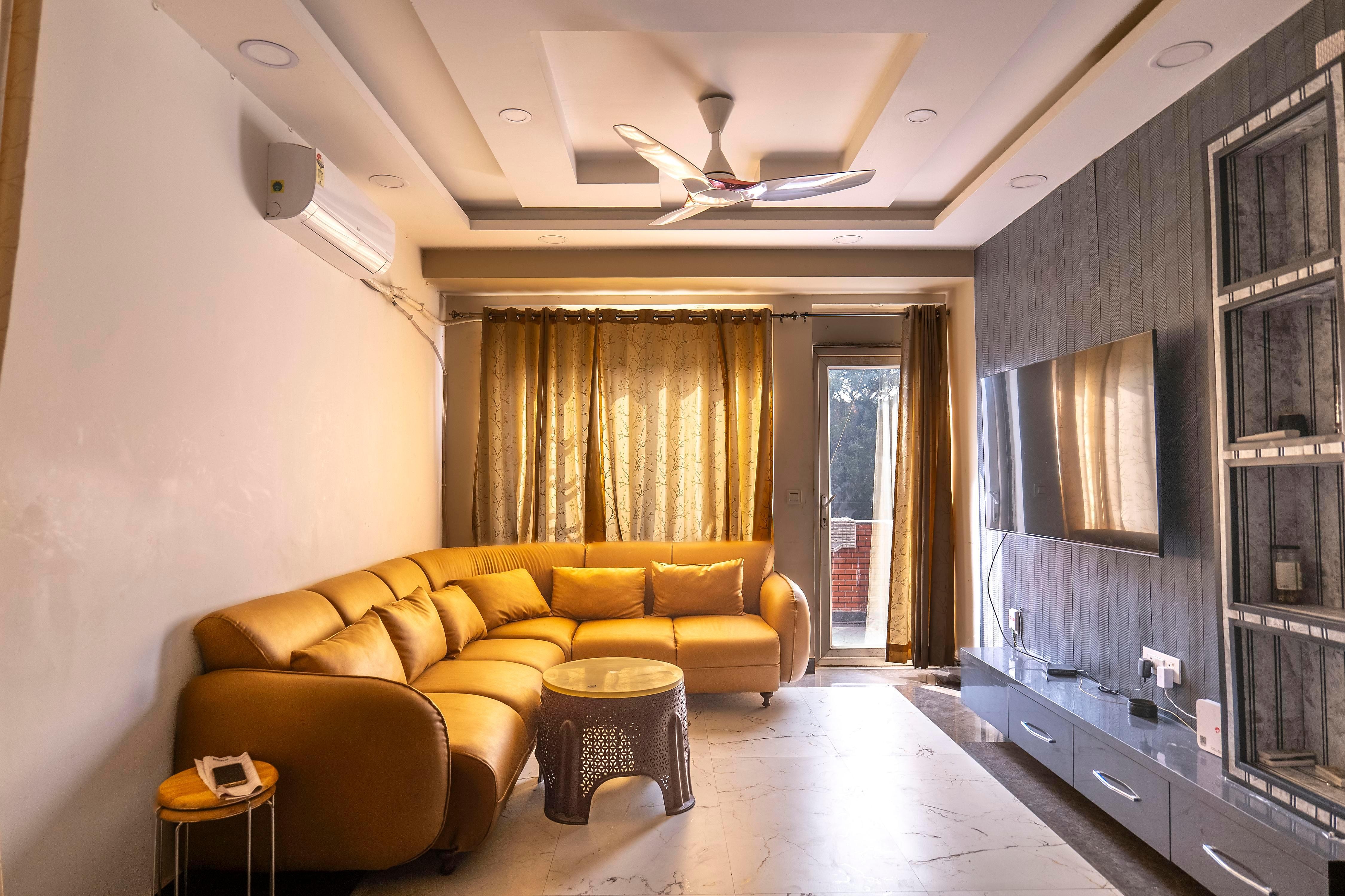 Fully loaded 3 BHK flat on Club road Punjabi Bagh Apartment Delhi ...